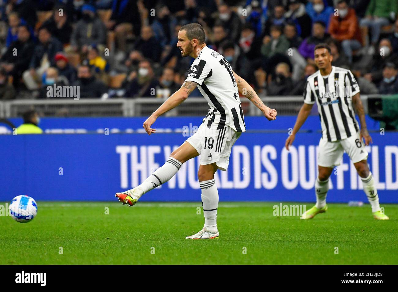 Leonardo bonucci inter hi-res stock photography and images - Alamy
