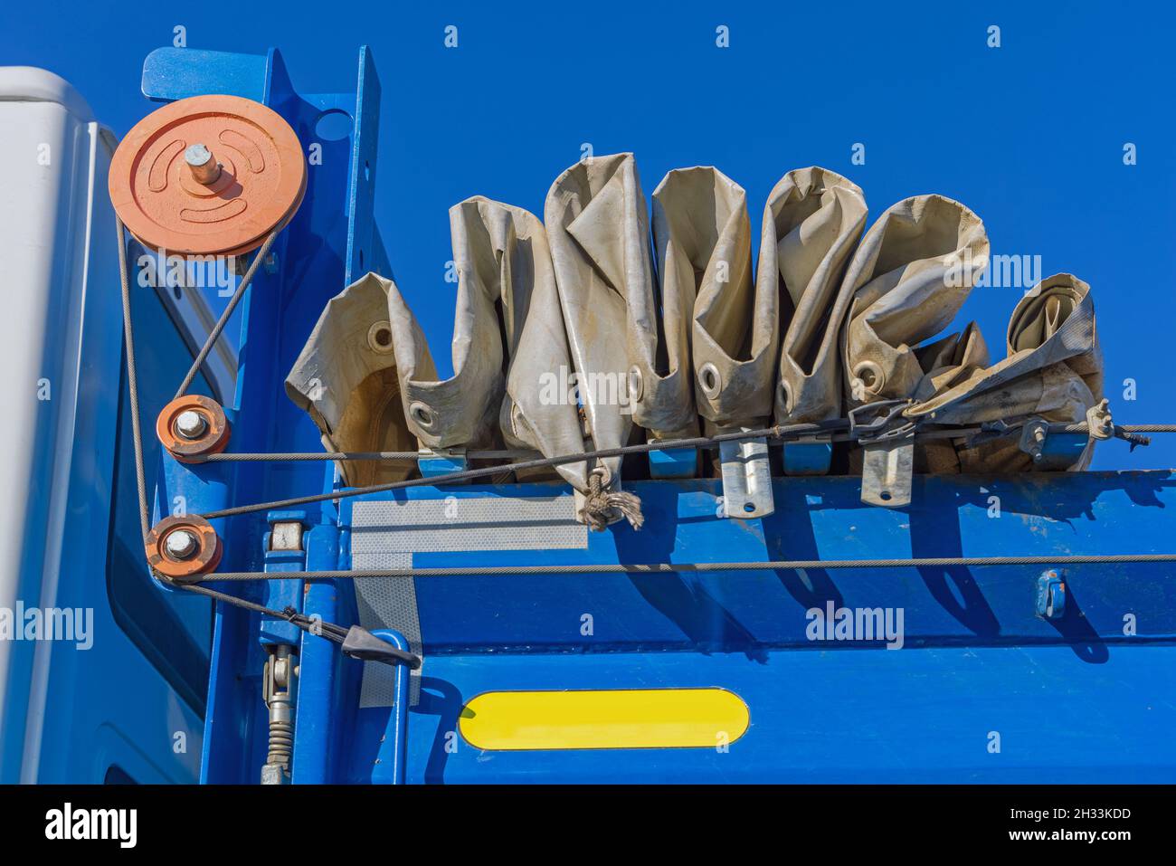 Tipper Truck Pulley System Top Curtain Cover Stock Photo - Alamy