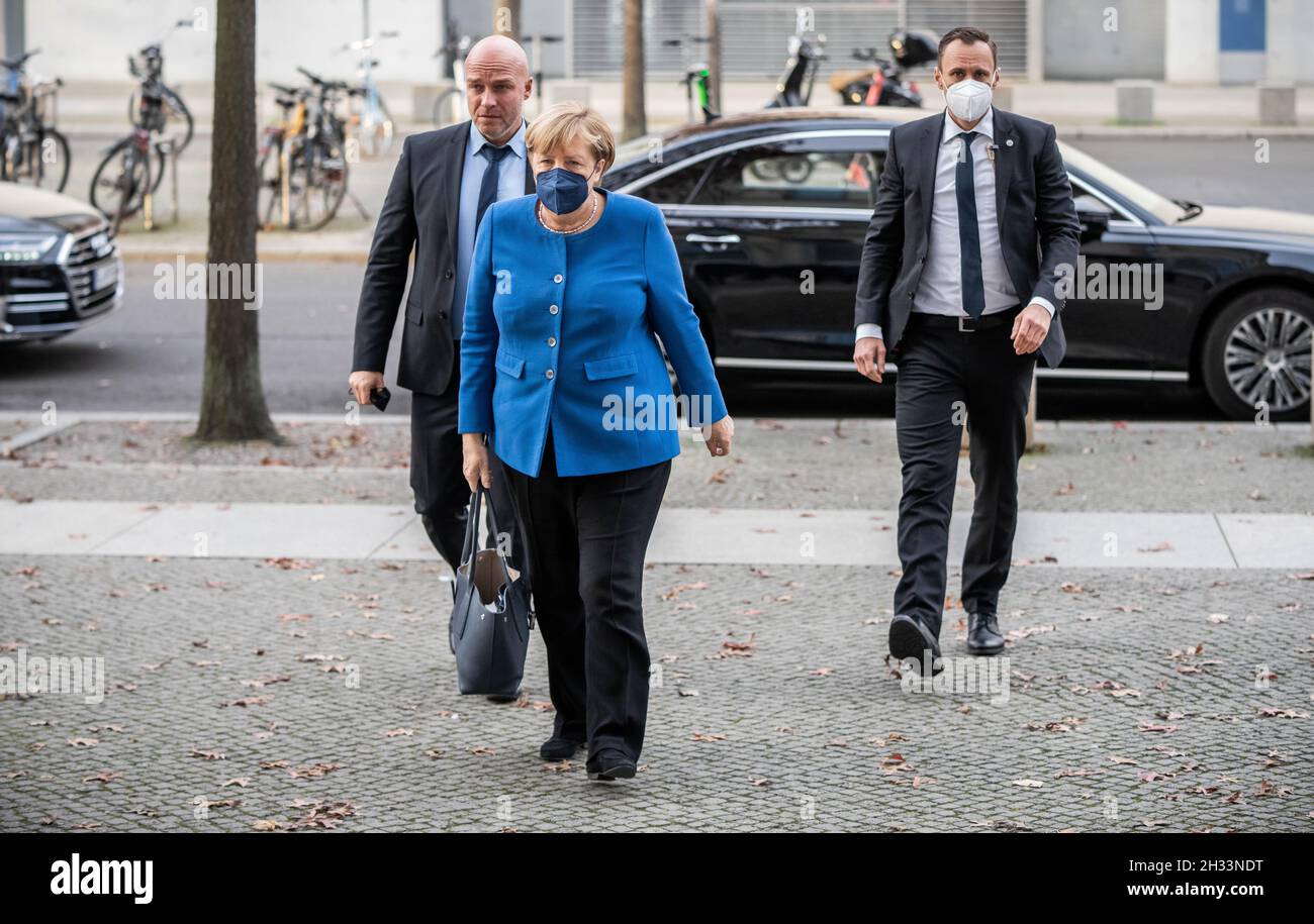 Berlin, Germany. 25th Oct, 2021. German Chancellor Angela Merkel (CDU ...