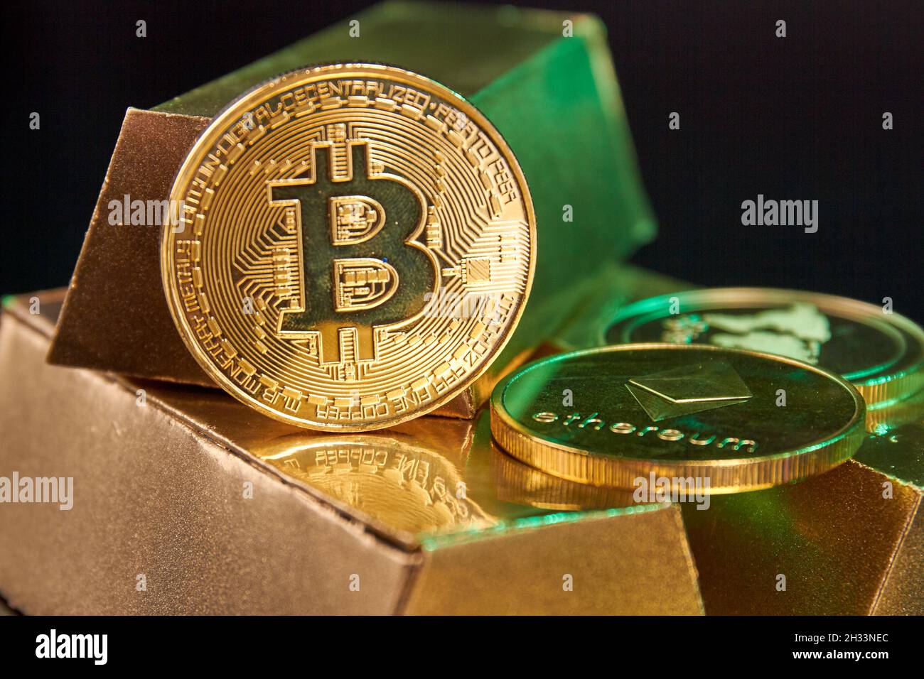 Gold ingot ripple hi-res stock photography and images - Alamy