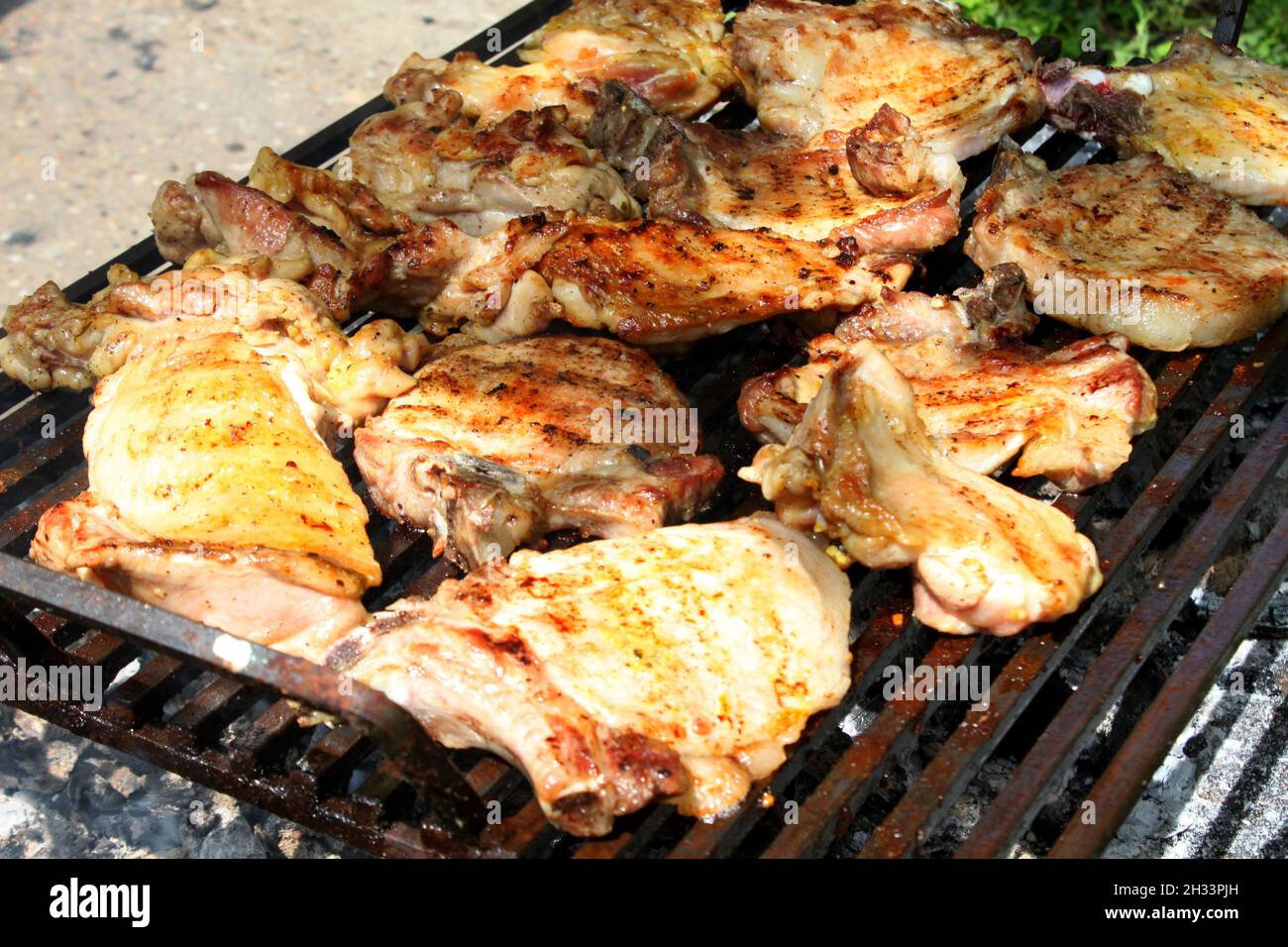 Grilling pork chops and chicken Stock Photo - Alamy