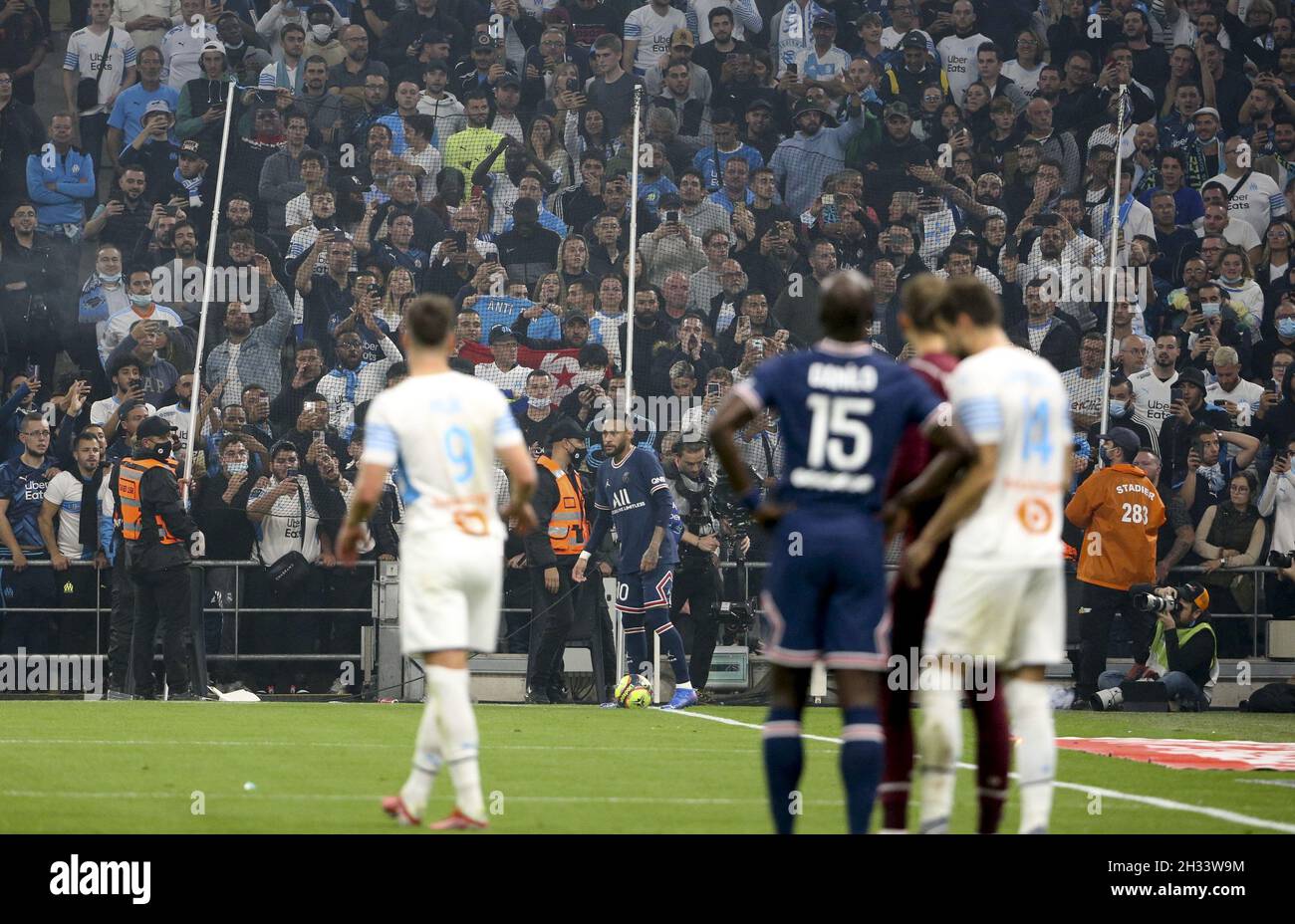 Corner kicks hi-res stock photography and images - Alamy