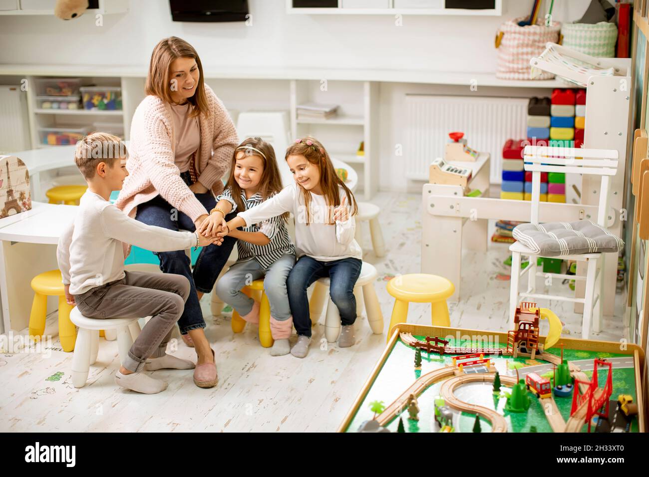 Group socialization hi-res stock photography and images - Alamy