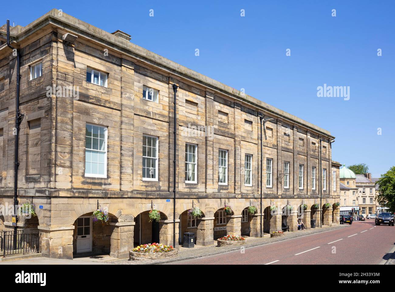 Open sided hi-res stock photography and images - Alamy