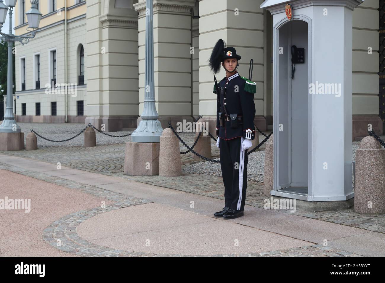 Royal palace guard oslo hi-res stock photography and images - Alamy