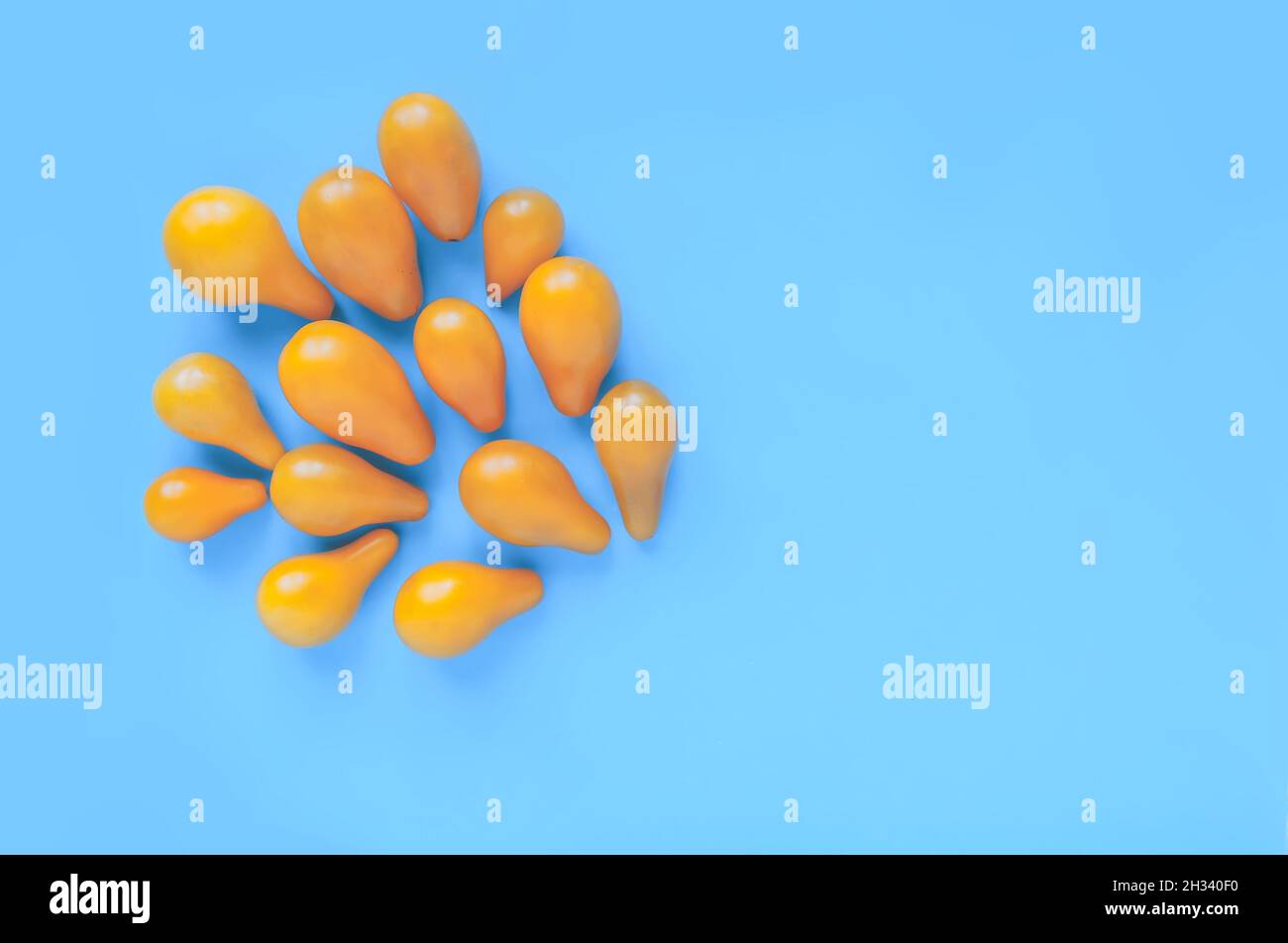 Small yellow tomatoes hi-res stock photography and images - Alamy