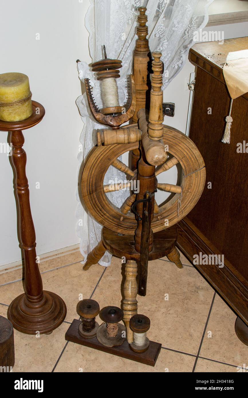 Vertical closeup of a vintage spinning wheel Stock Photo - Alamy