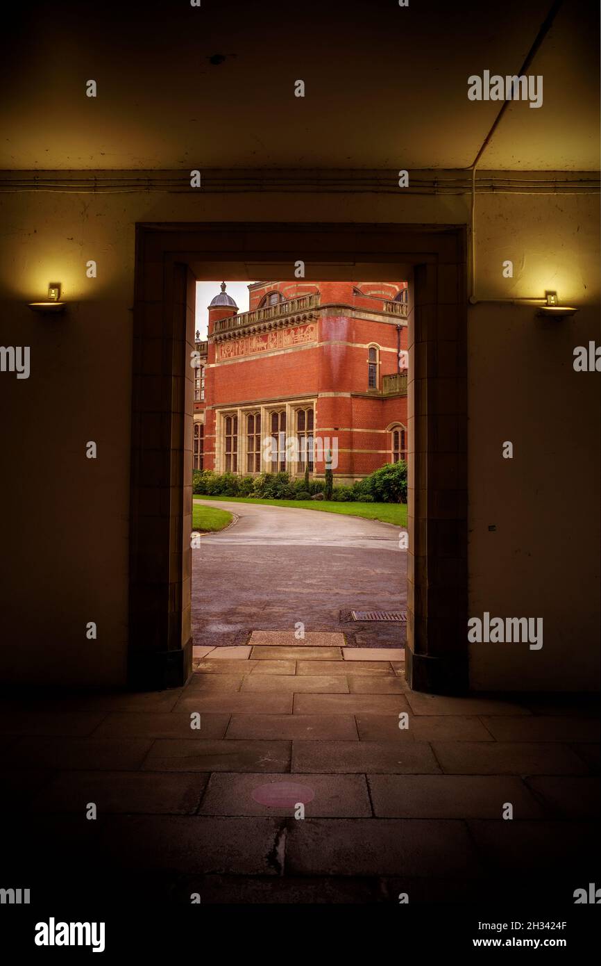 Entering university hi-res stock photography and images - Alamy