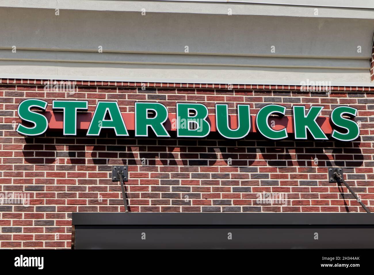 Drive thru sign at starbucks hi-res stock photography and images - Alamy