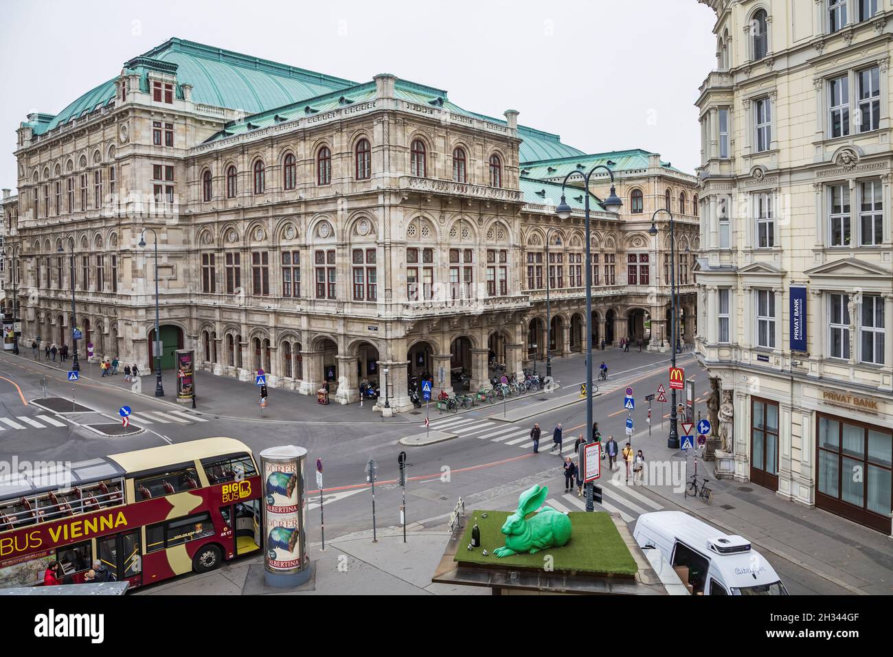 Sausage dog celebrity hi-res stock photography and images - Alamy