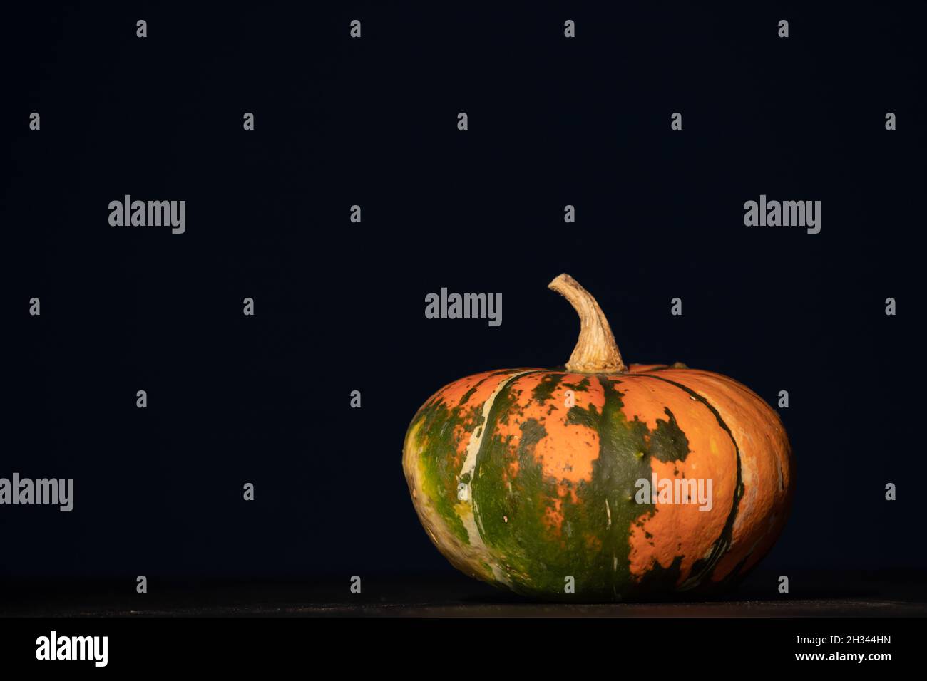 Pumpkin in darkness. Halloween mood Stock Photo - Alamy