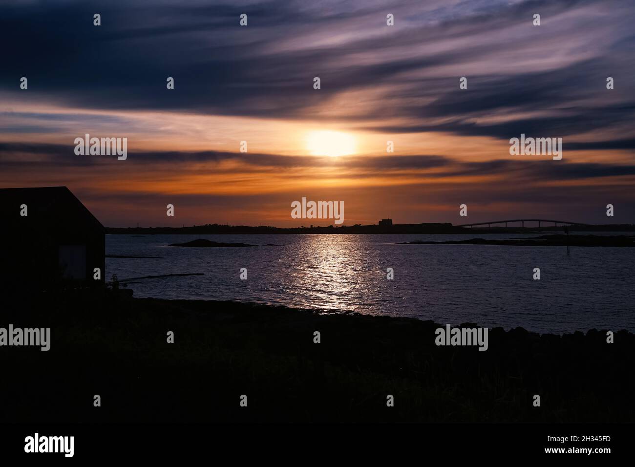 Midnight sun at the Norwegian island Smoela Stock Photo - Alamy