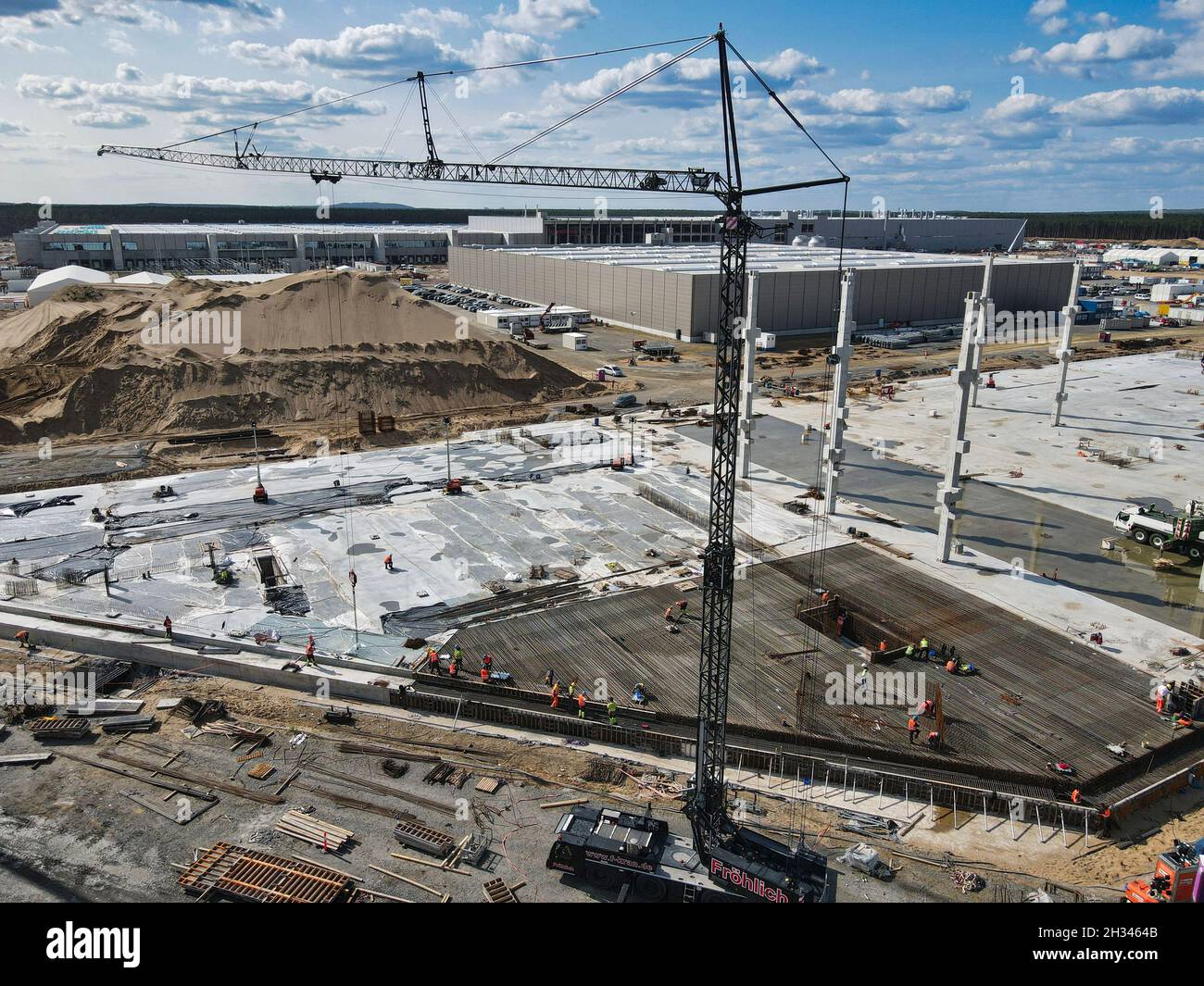 Giga factory hi-res stock photography and images - Alamy