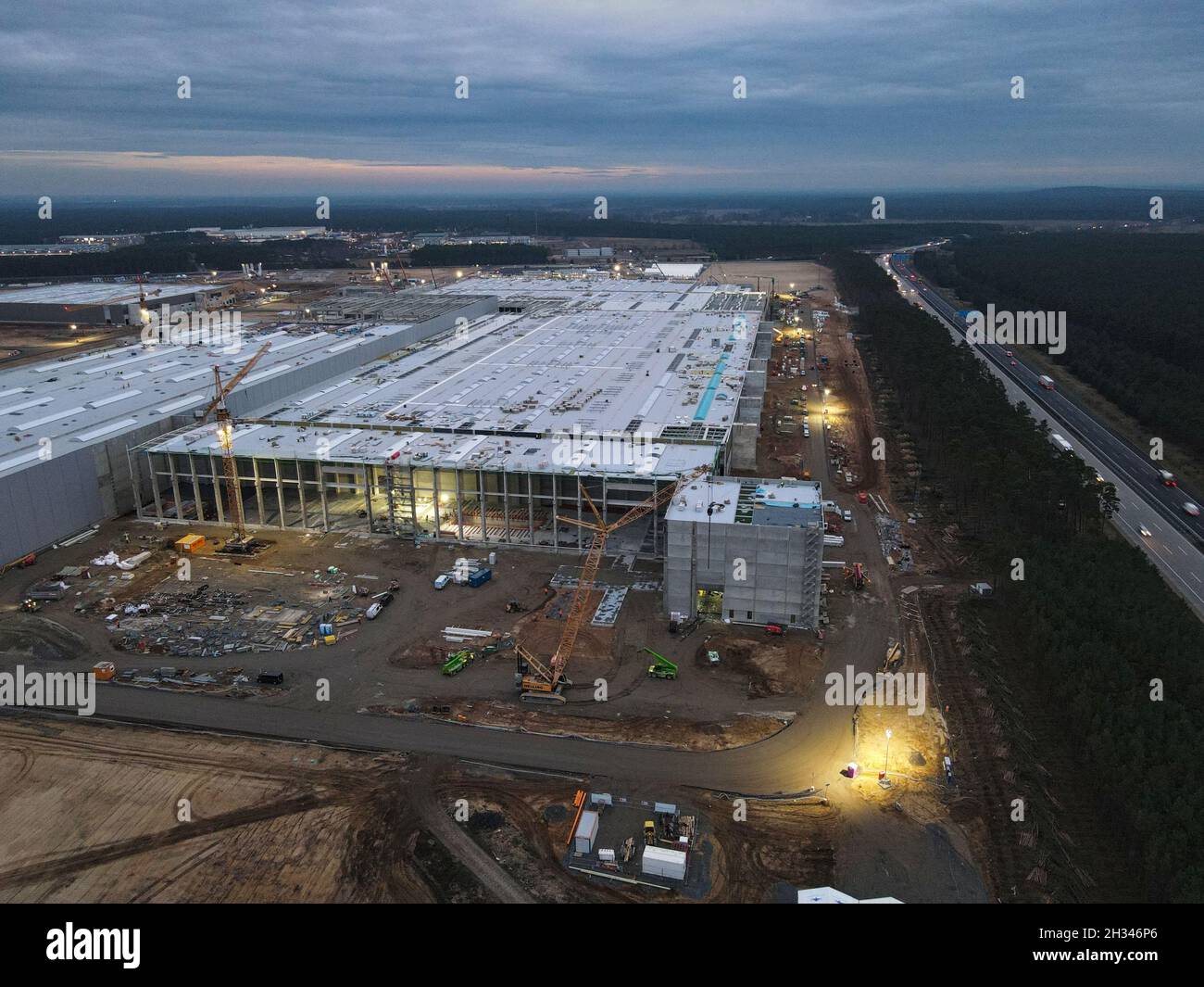 Tesla factory germany hi-res stock photography and images - Alamy