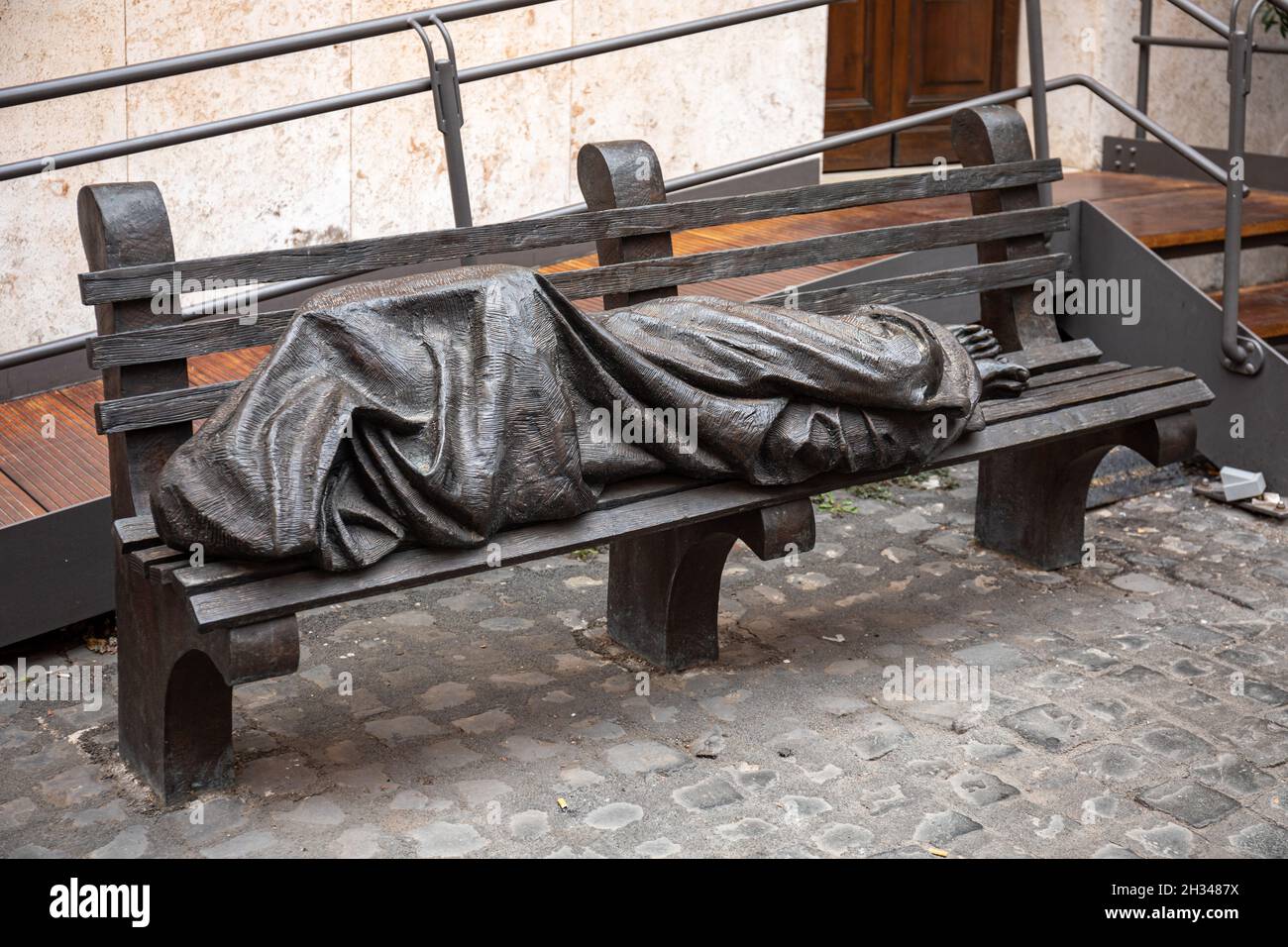 Homeless Jesus sculpture by Timothy Schmalz in front of Chiesa di Sant ...