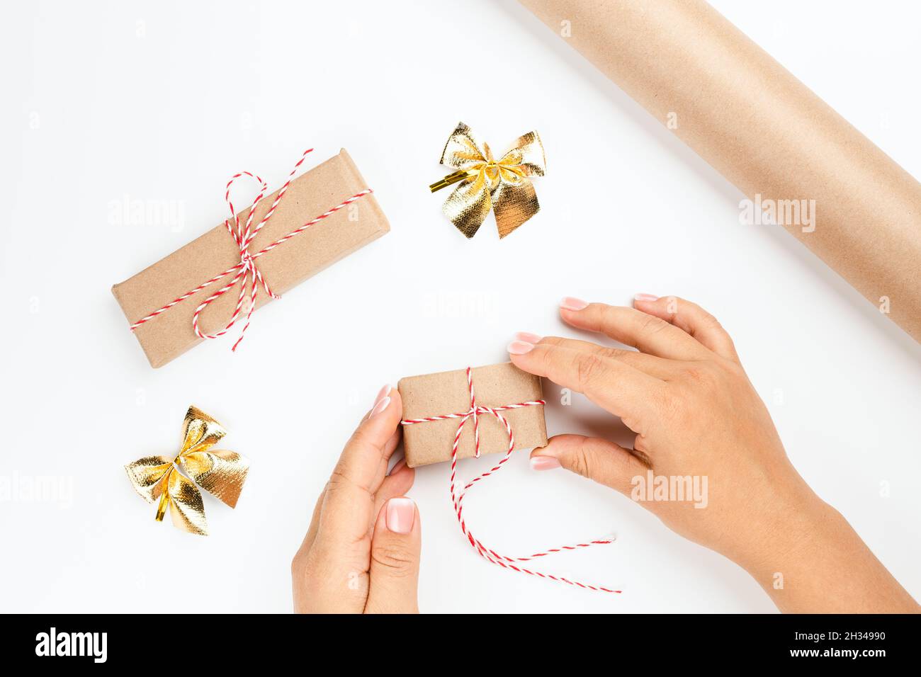 Hands and rope hi-res stock photography and images - Alamy