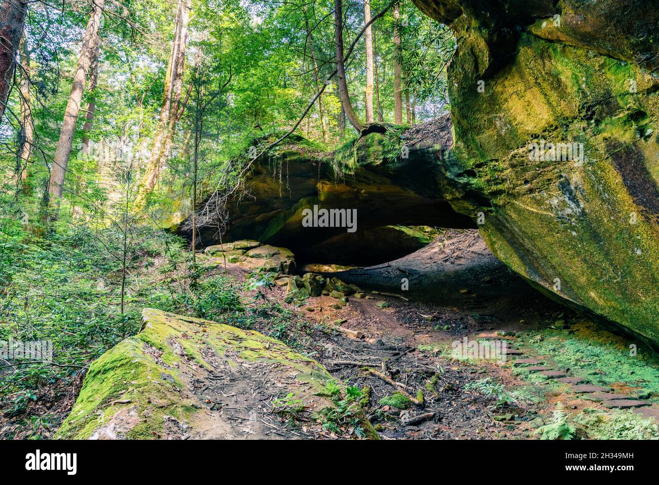 Arch of rocks hi-res stock photography and images - Alamy