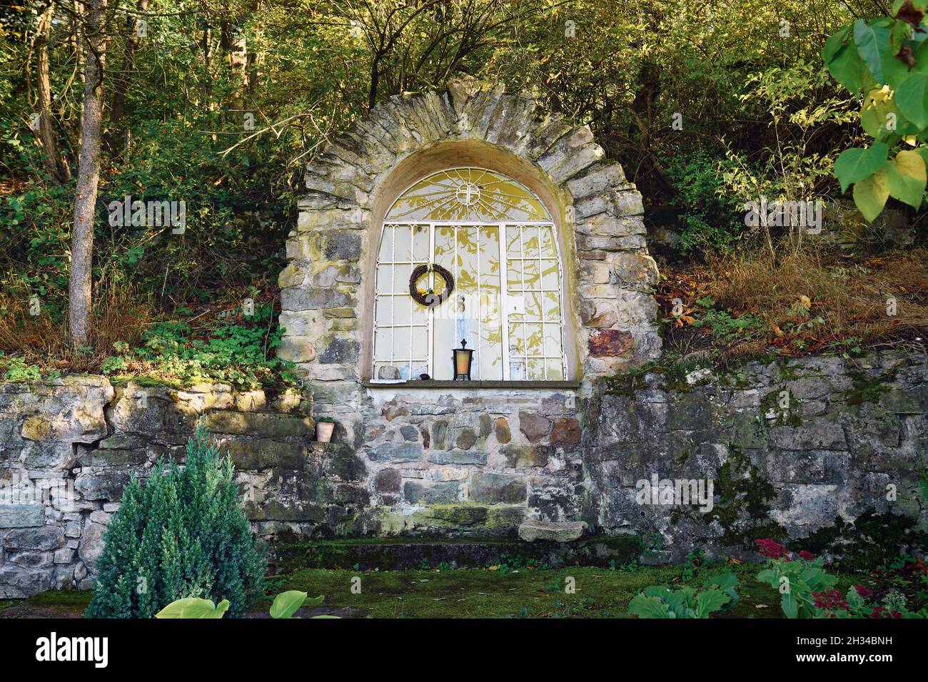 Forest chapel hi-res stock photography and images - Alamy
