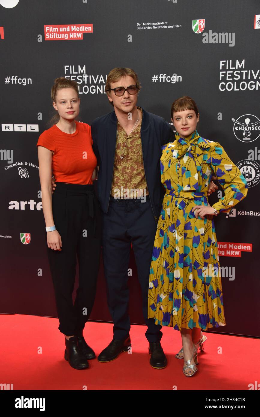 Cologne, Germany. 24th Oct, 2021. Actors Emma Bading, Albrecht Schuch ...