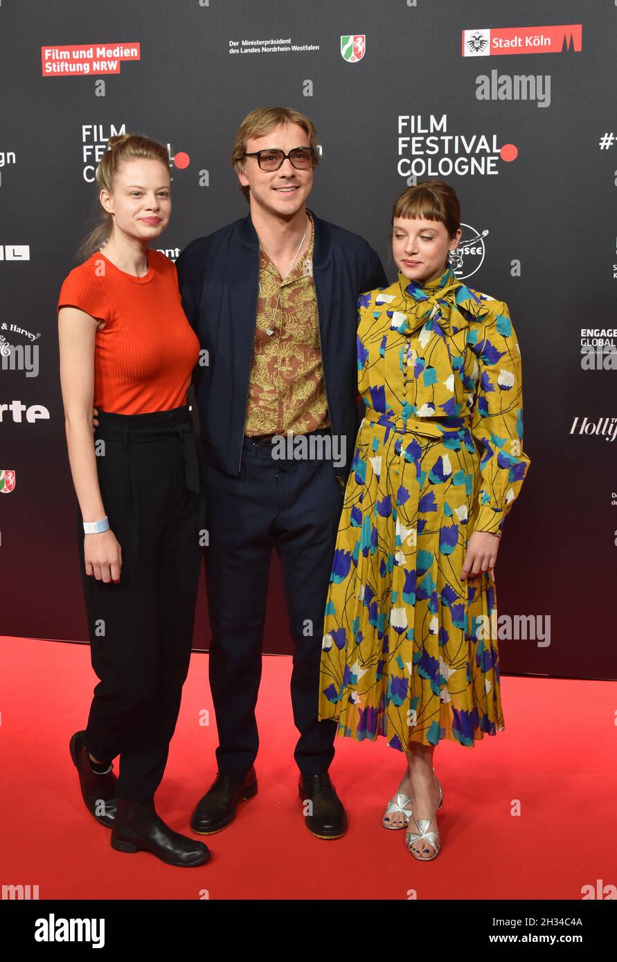 Cologne, Germany. 24th Oct, 2021. Actors Emma Bading, Albrecht Schuch ...