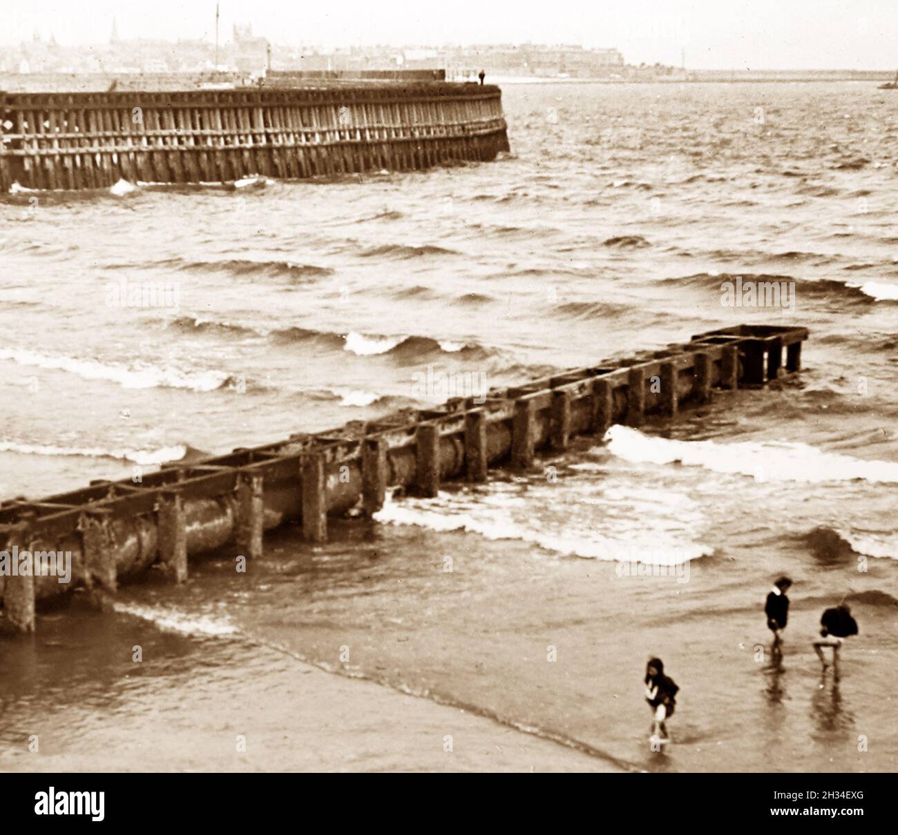 Children paddling, Hartlepool, Victorian period Stock Photo - Alamy