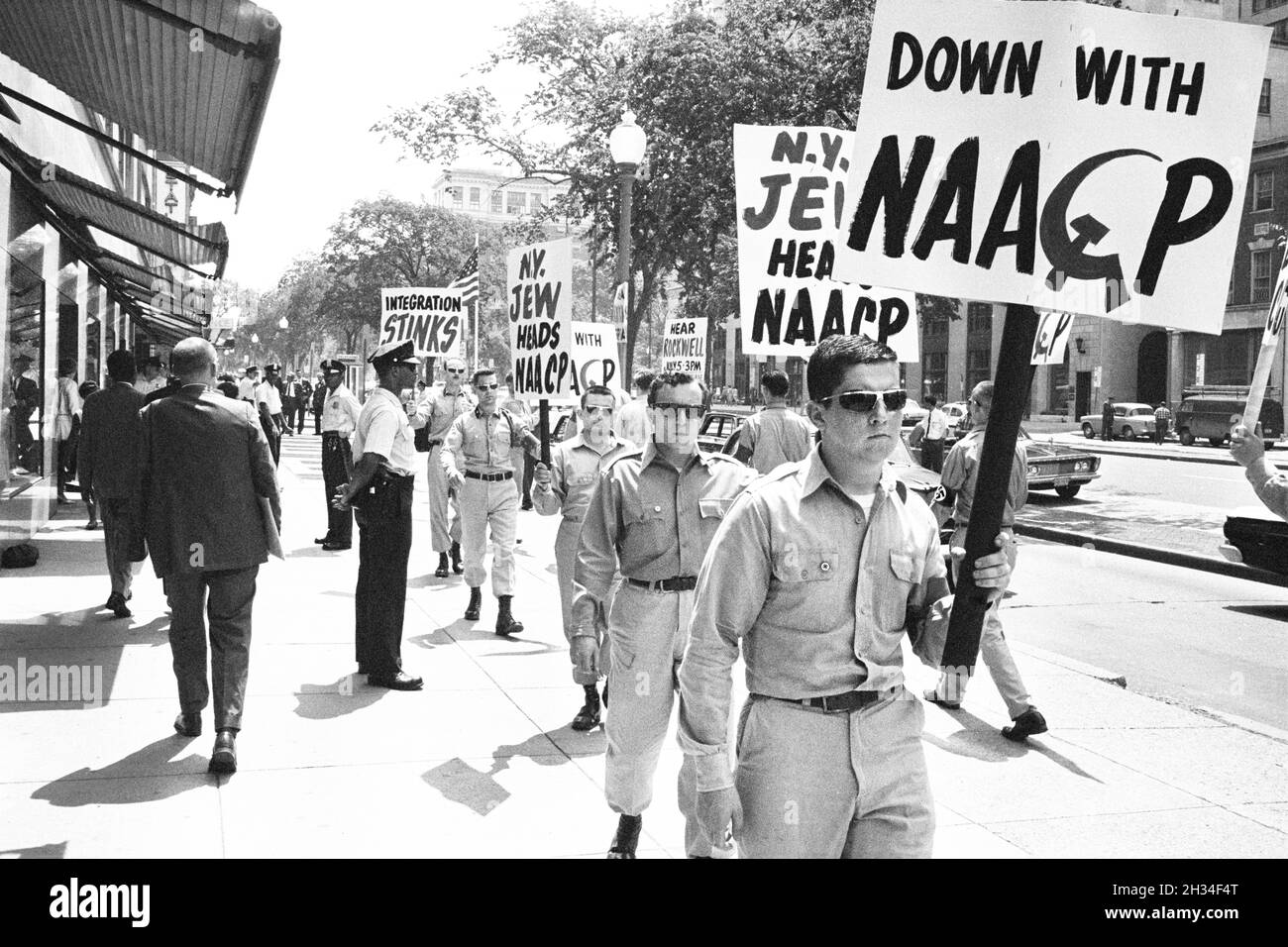 Anti integration protestors 1960's hi-res stock photography and images ...