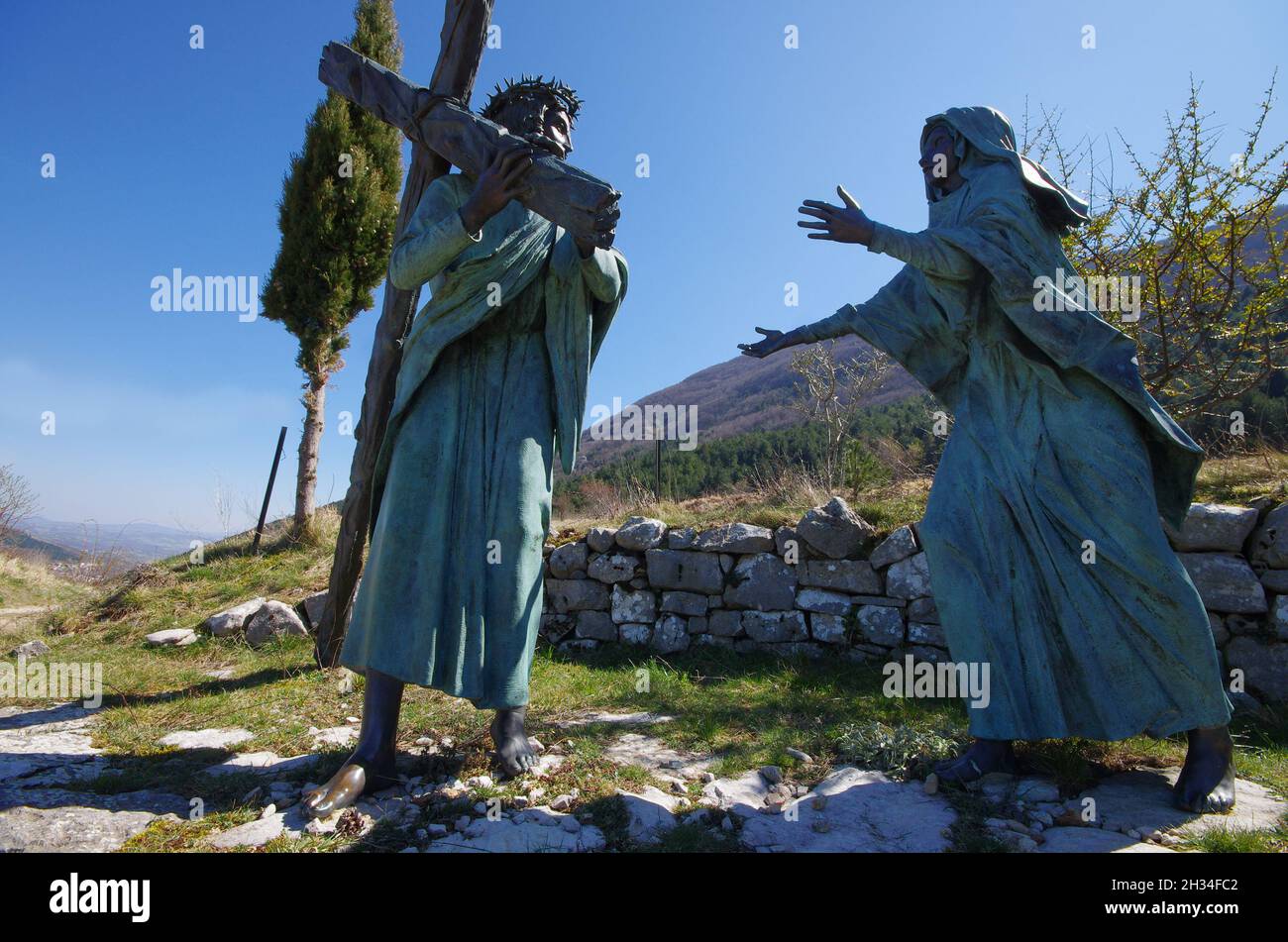 Basilica Minore dell'Addolorata - Castelpetroso - The path of the Via ...