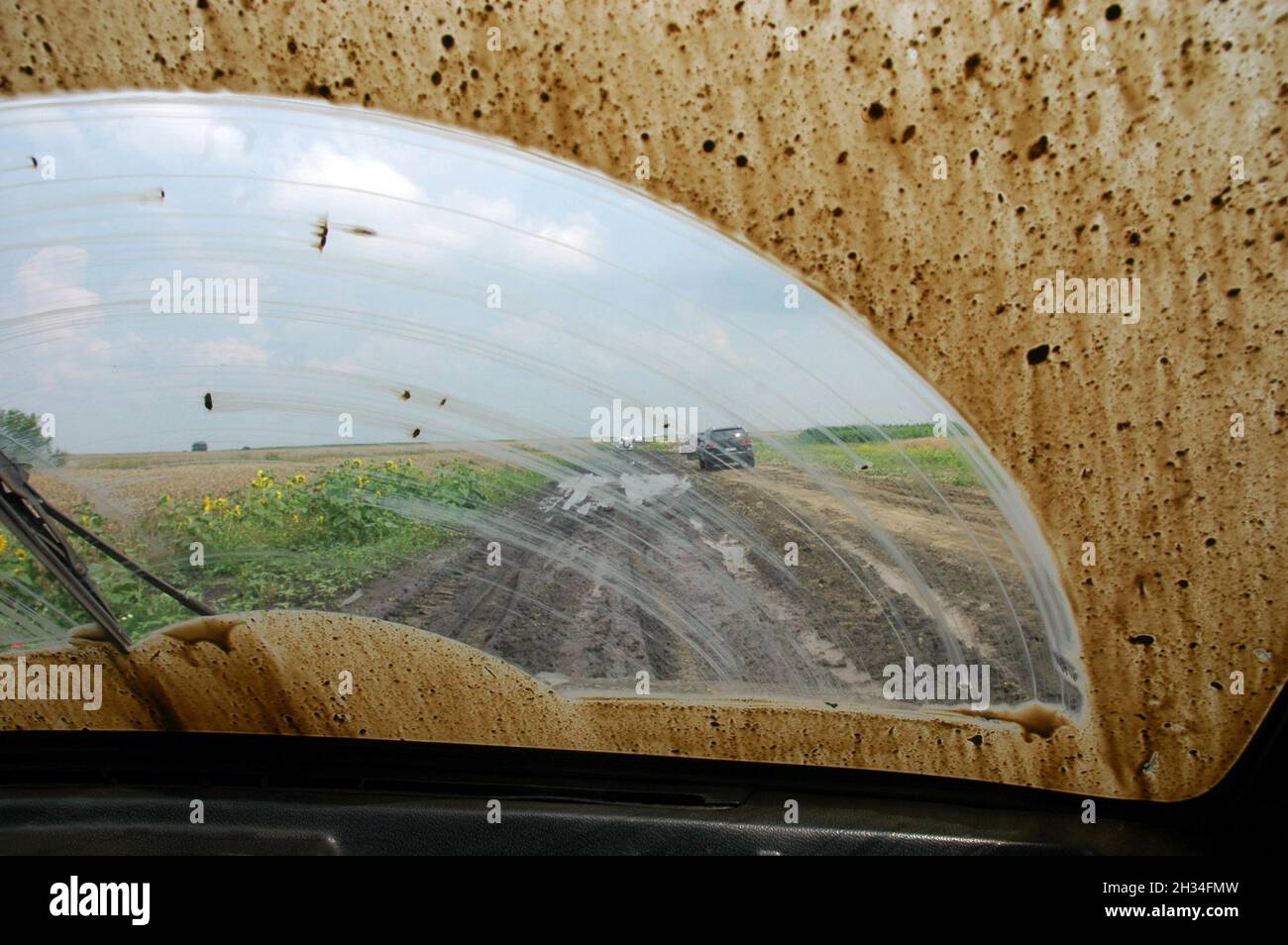 Driving through mud hi-res stock photography and images - Alamy