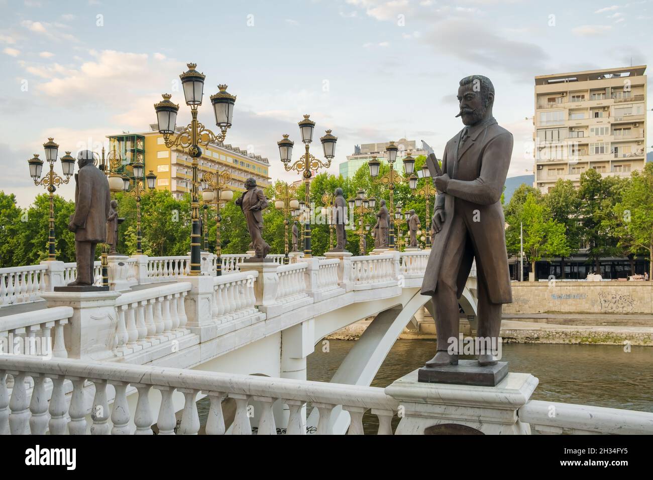 Statue sculpture skopje macedonia hi-res stock photography and images ...