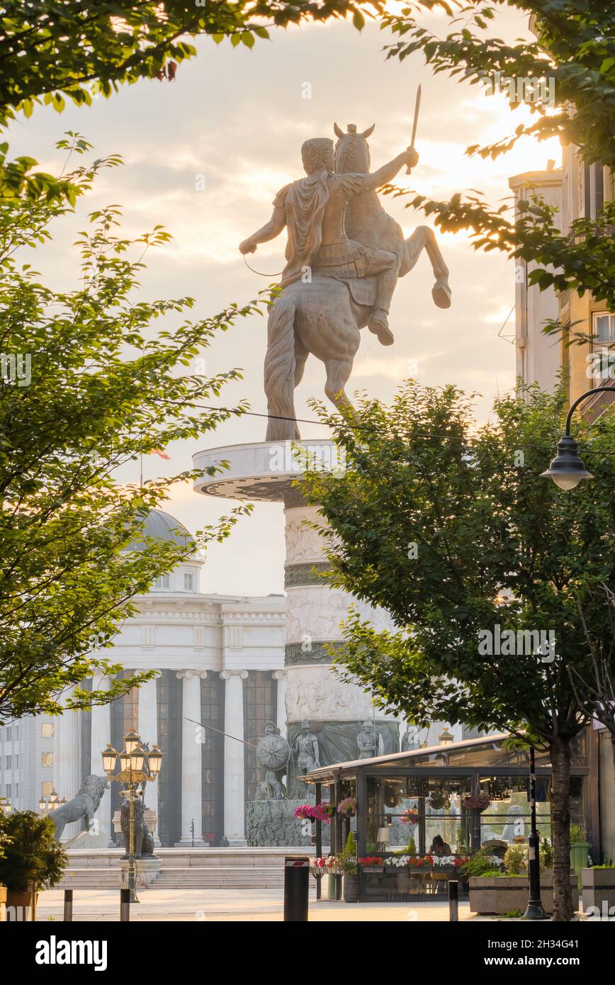 Statue sculpture skopje macedonia hi-res stock photography and images ...