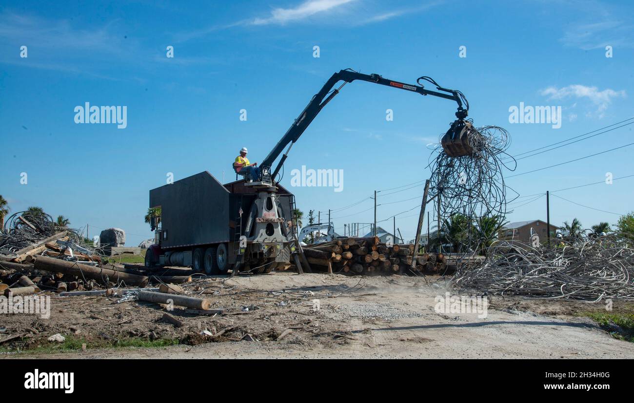 Debris removal hi-res stock photography and images - Alamy