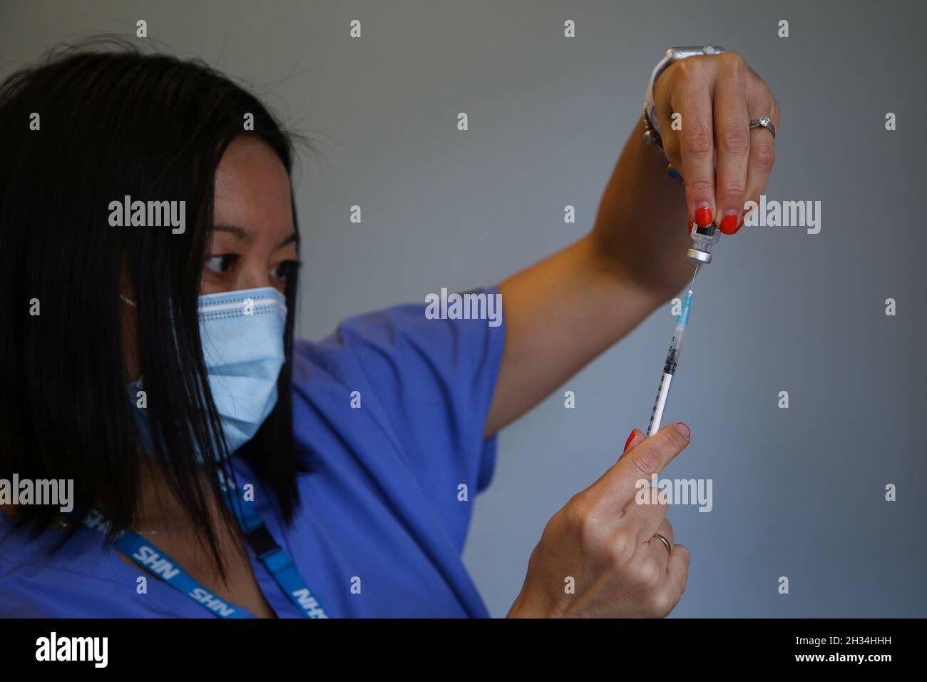 London, UK. 09th Oct, 2021. A health worker draws Pfizer/BioNTech Covid ...