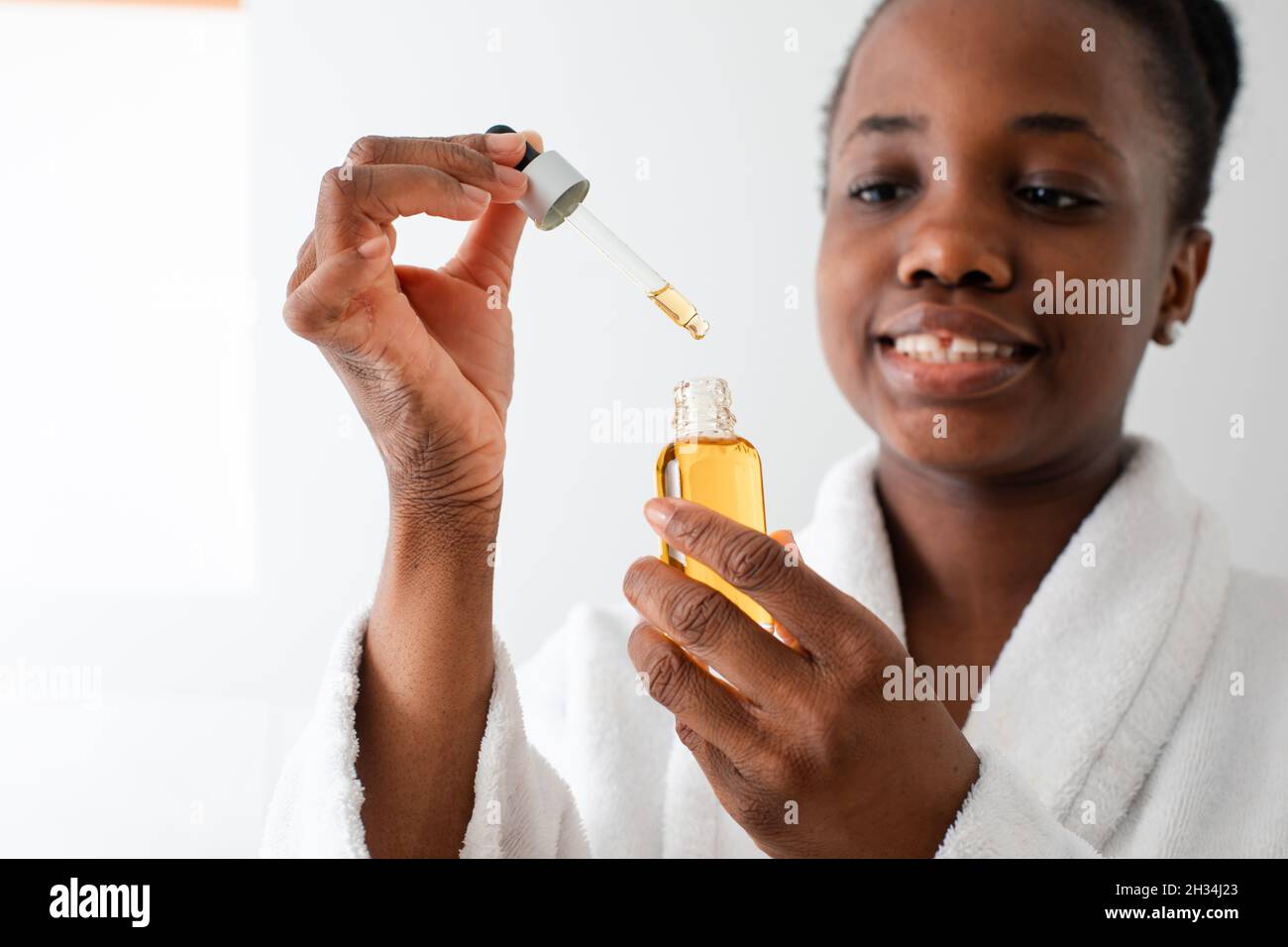 Drop falling from dropper hi-res stock photography and images - Alamy