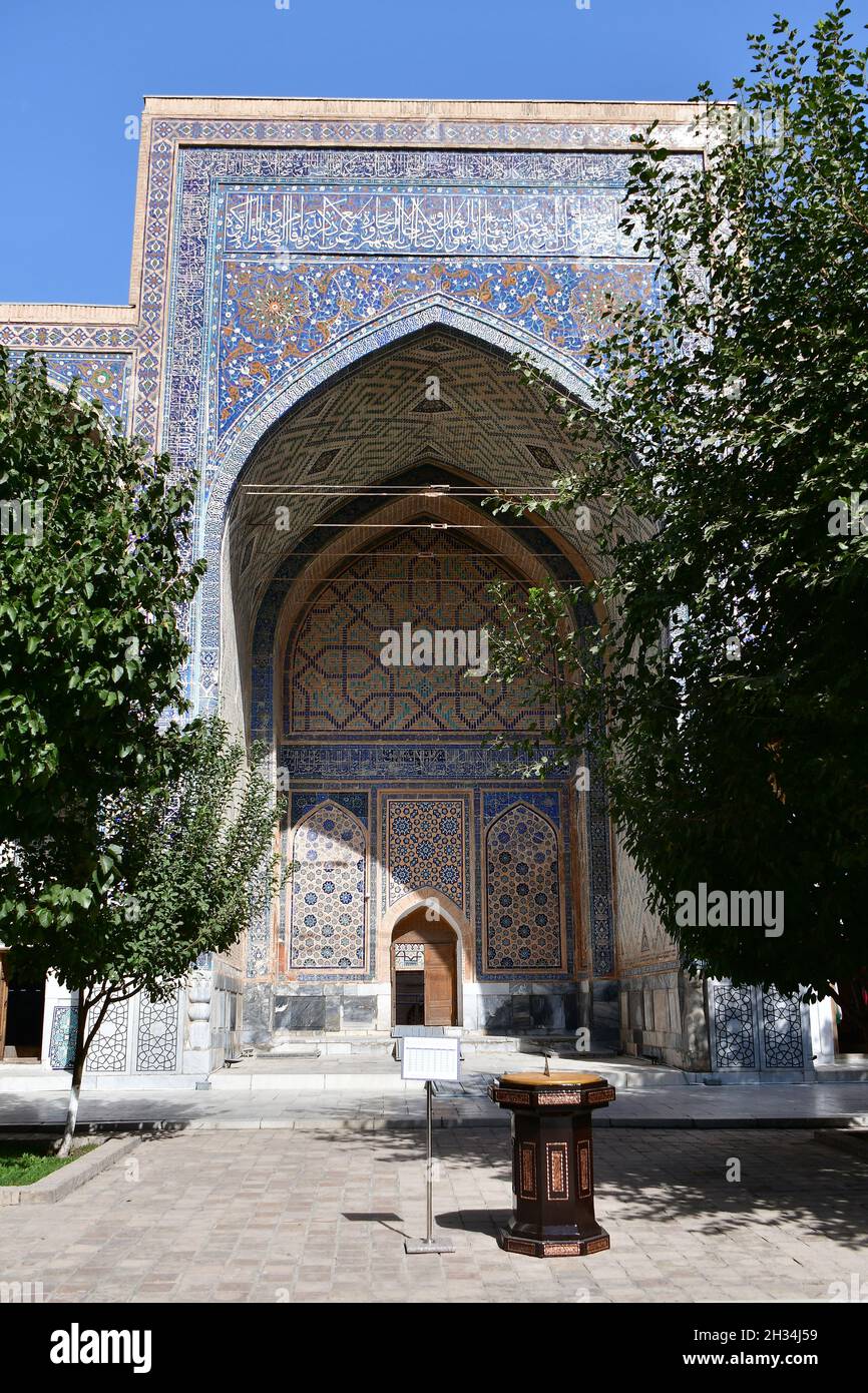 Madrasa ulugh beg courtyard hi-res stock photography and images - Alamy