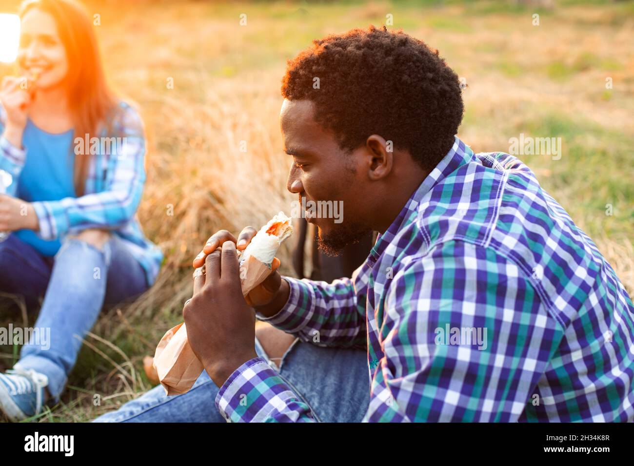High school students eating lunch hi-res stock photography and images ...