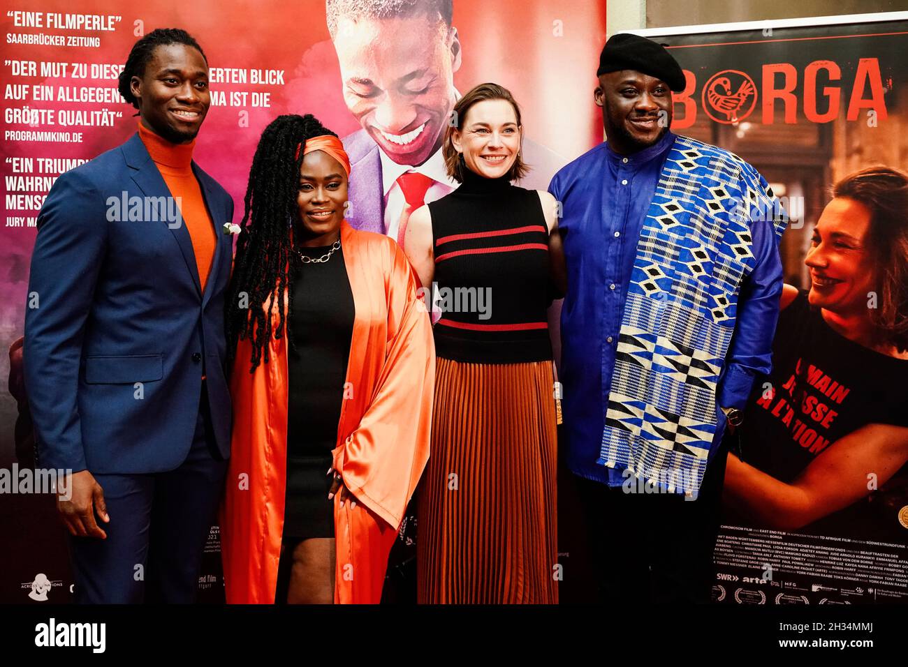 Mannheim, Germany. 25th Oct, 2021. Actors Eugene Boateng (l-r), Lydia ...