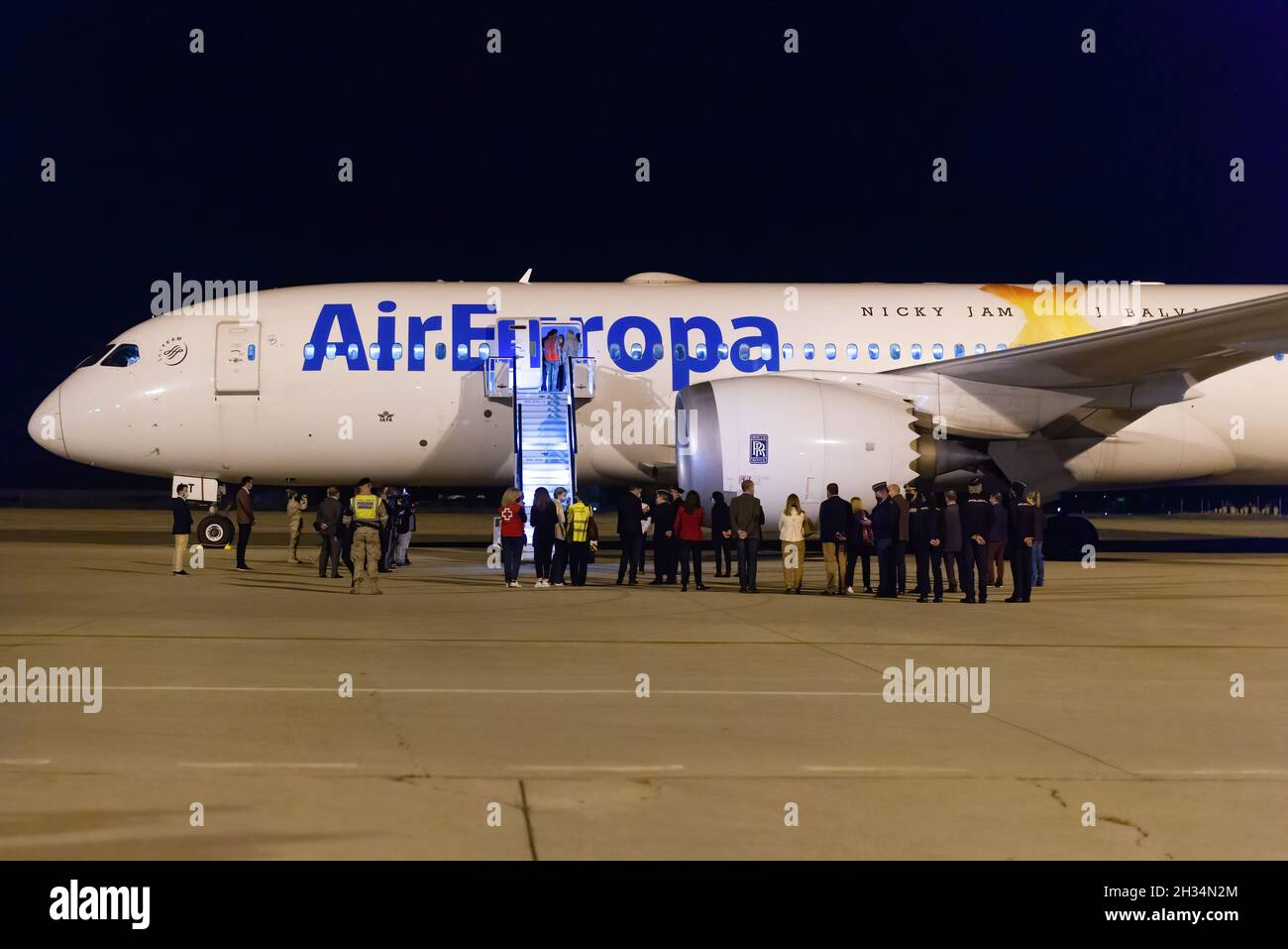 Afghan refugee plane hi-res stock photography and images - Alamy