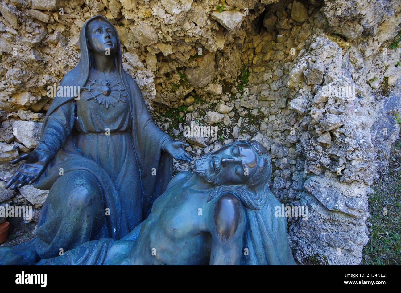 Basilica Minore dell'Addolorata - Castelpetroso - The path of the Via ...