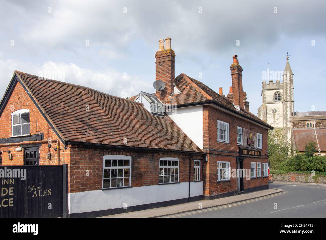 16th century The Ship Inn, Peach Street, Wokingham, Berkshire, England ...