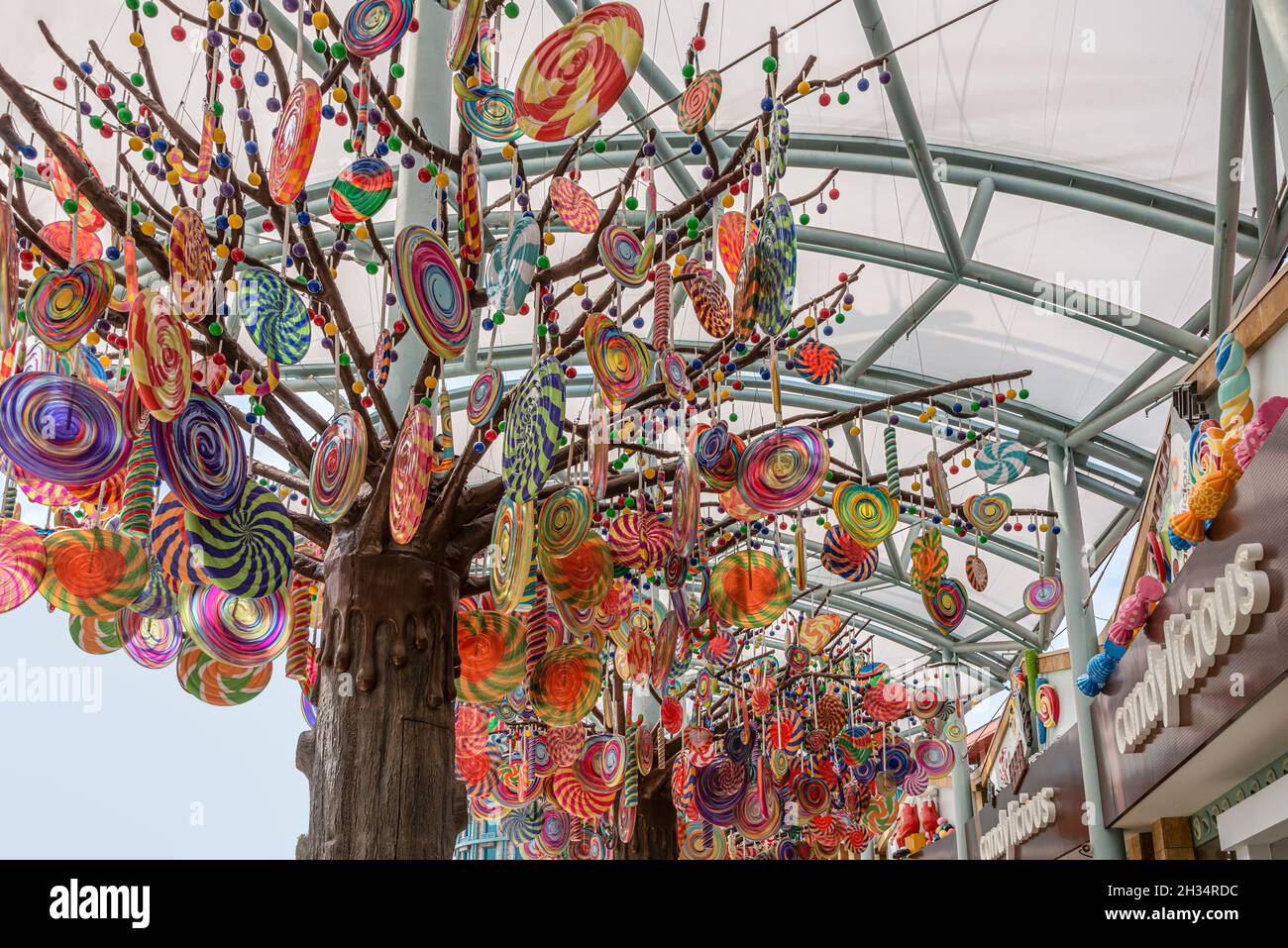 Candy store lollipops hi-res stock photography and images - Alamy