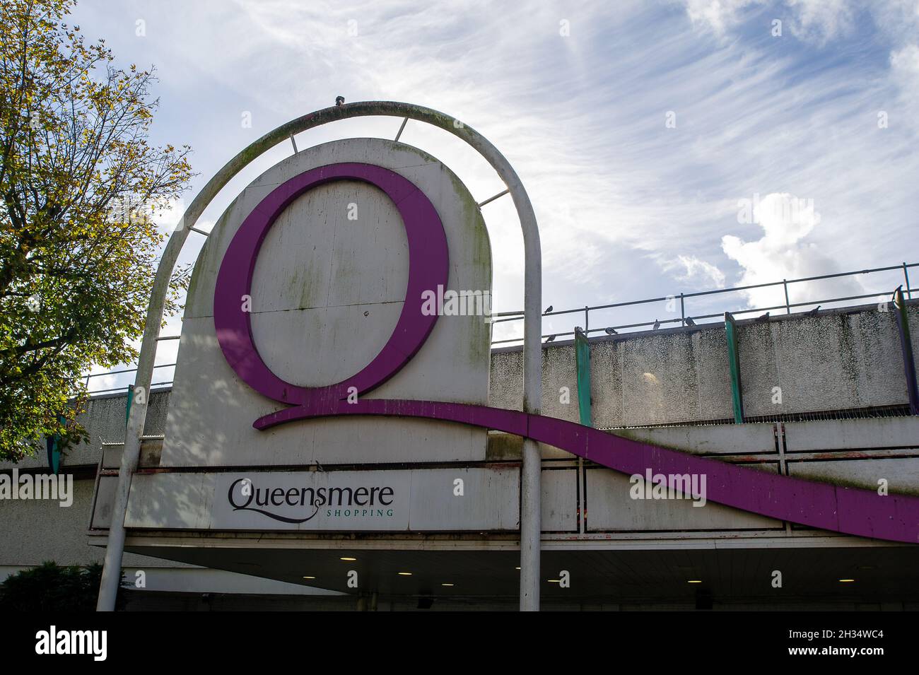 Slough, Berkshire, UK. 25th October, 2021. The town centre in Slough is ...