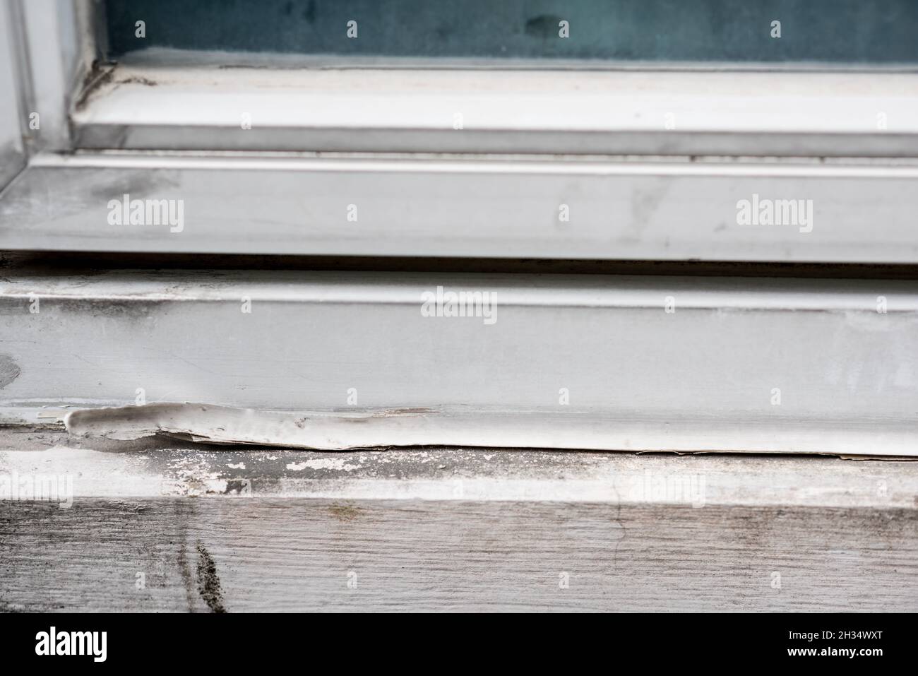 Caulking windows hi-res stock photography and images - Alamy