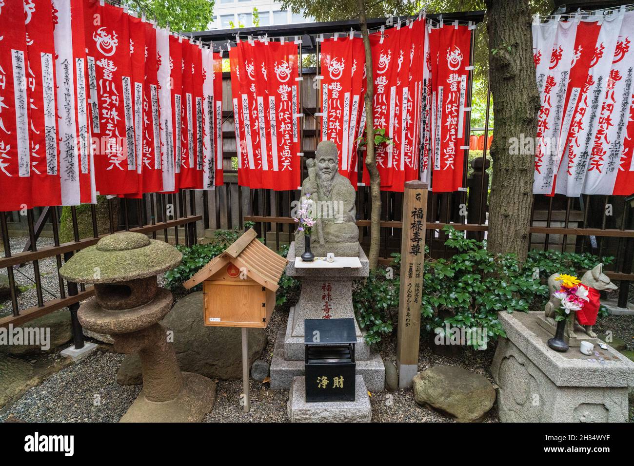A statue of Fukurokuju, one of the Seven Gods of Fortune at the ...