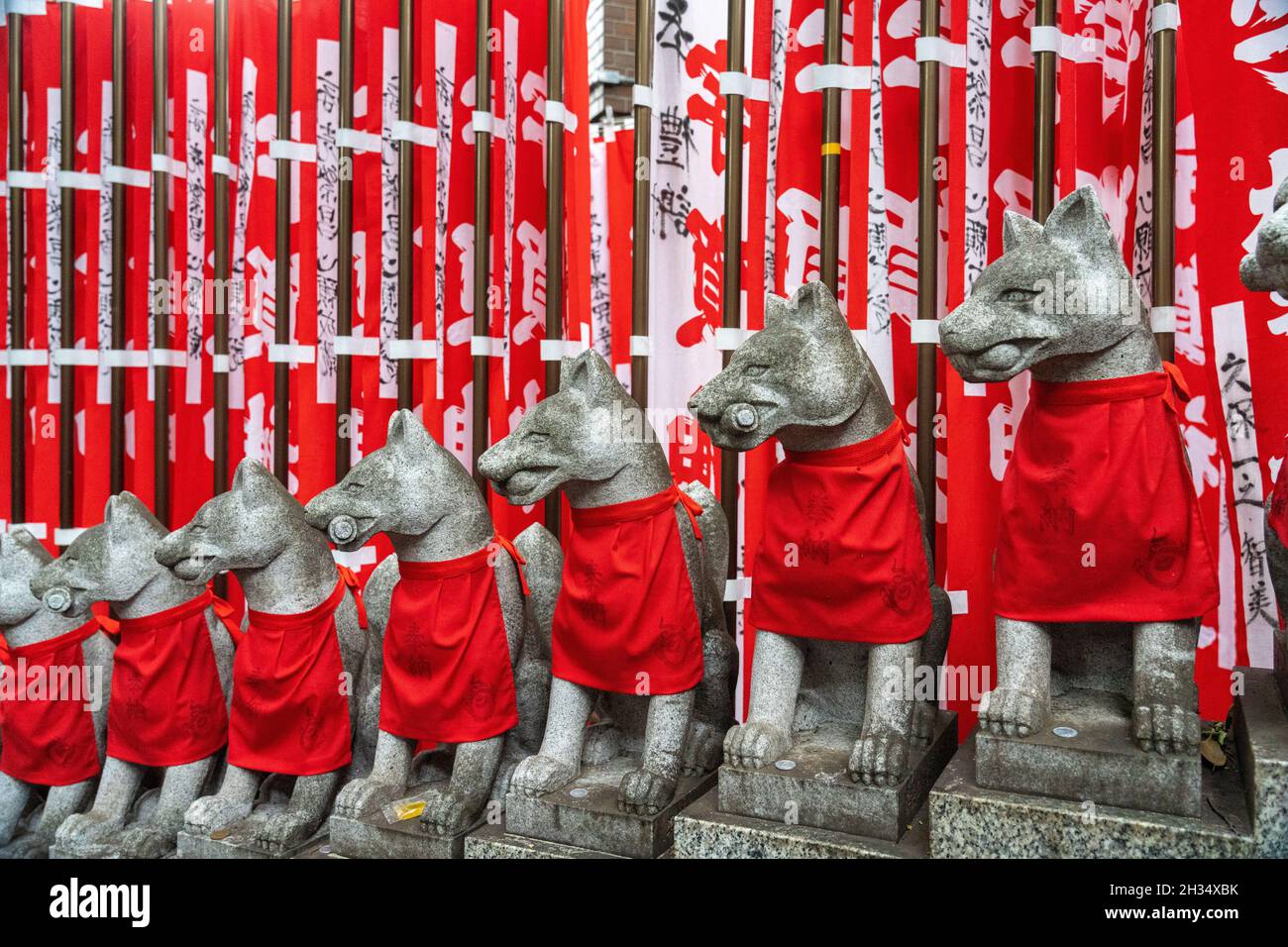 Reikyo Zuka or the Hill of Foxes at the Toyokawa Inari Betsuin temple ...