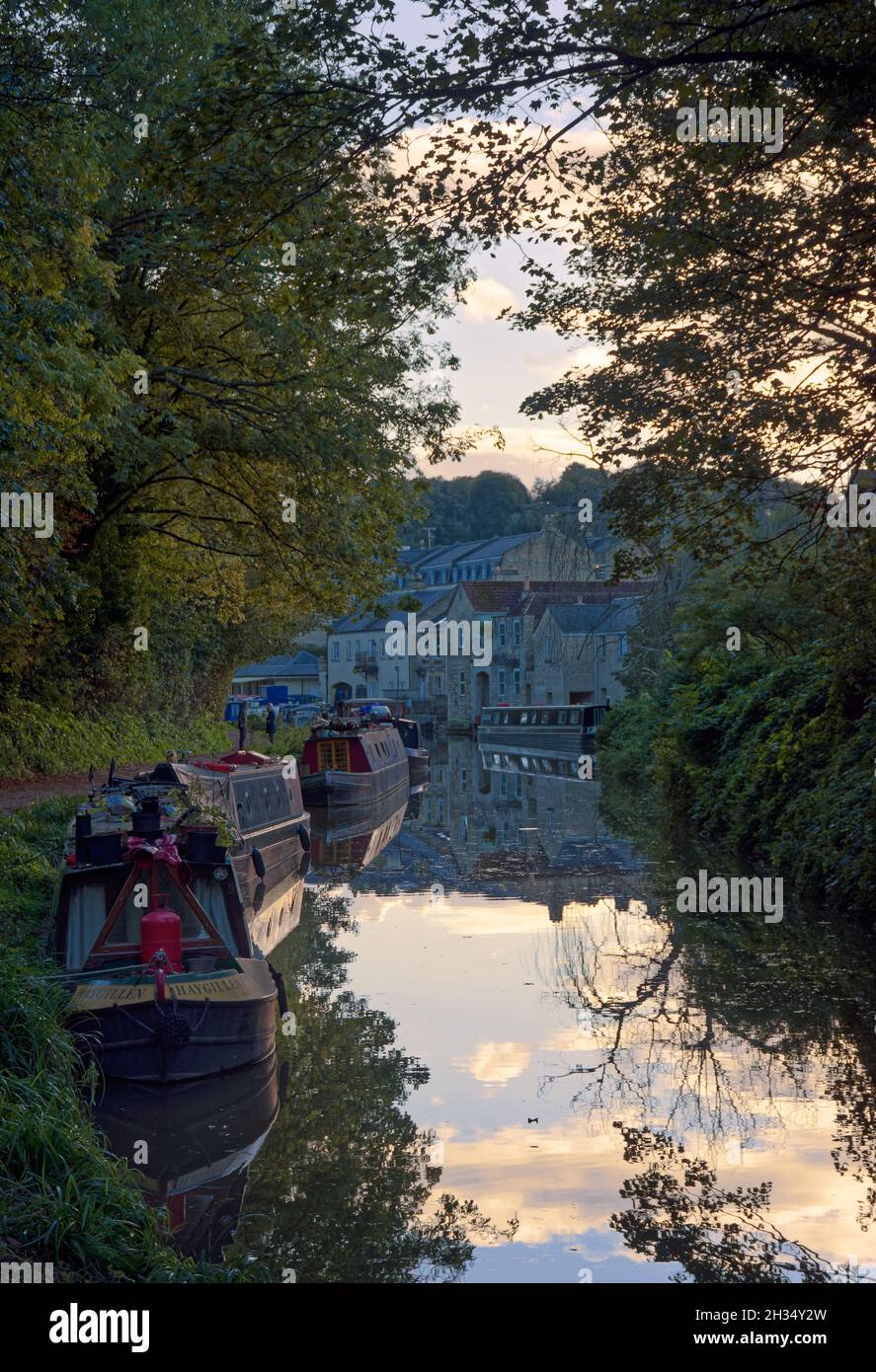 widcombe bath kennett and avon canal autumn Stock Photo - Alamy