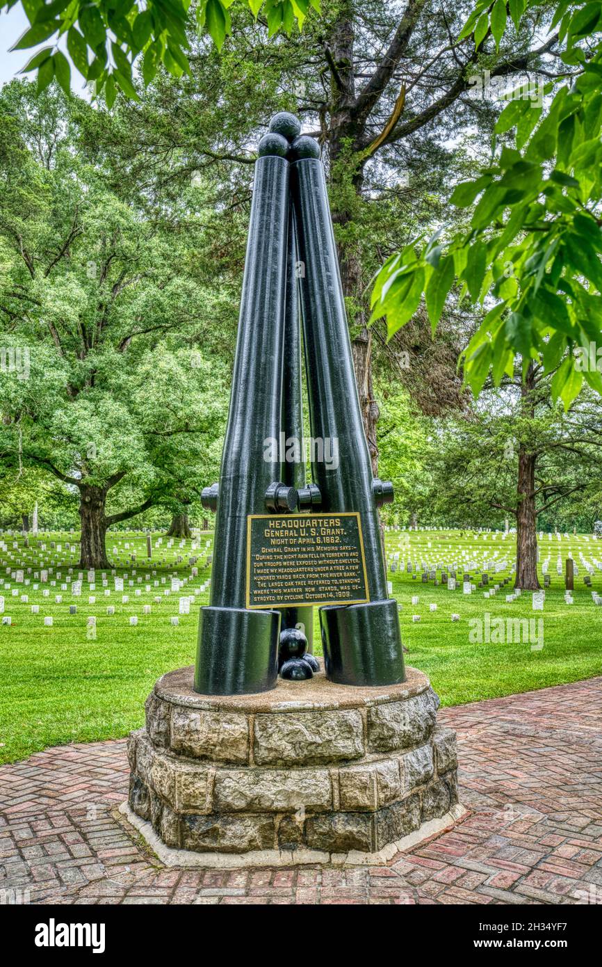 Cannon Monument marking the site of Grant’s headquarters in the Shiloh ...