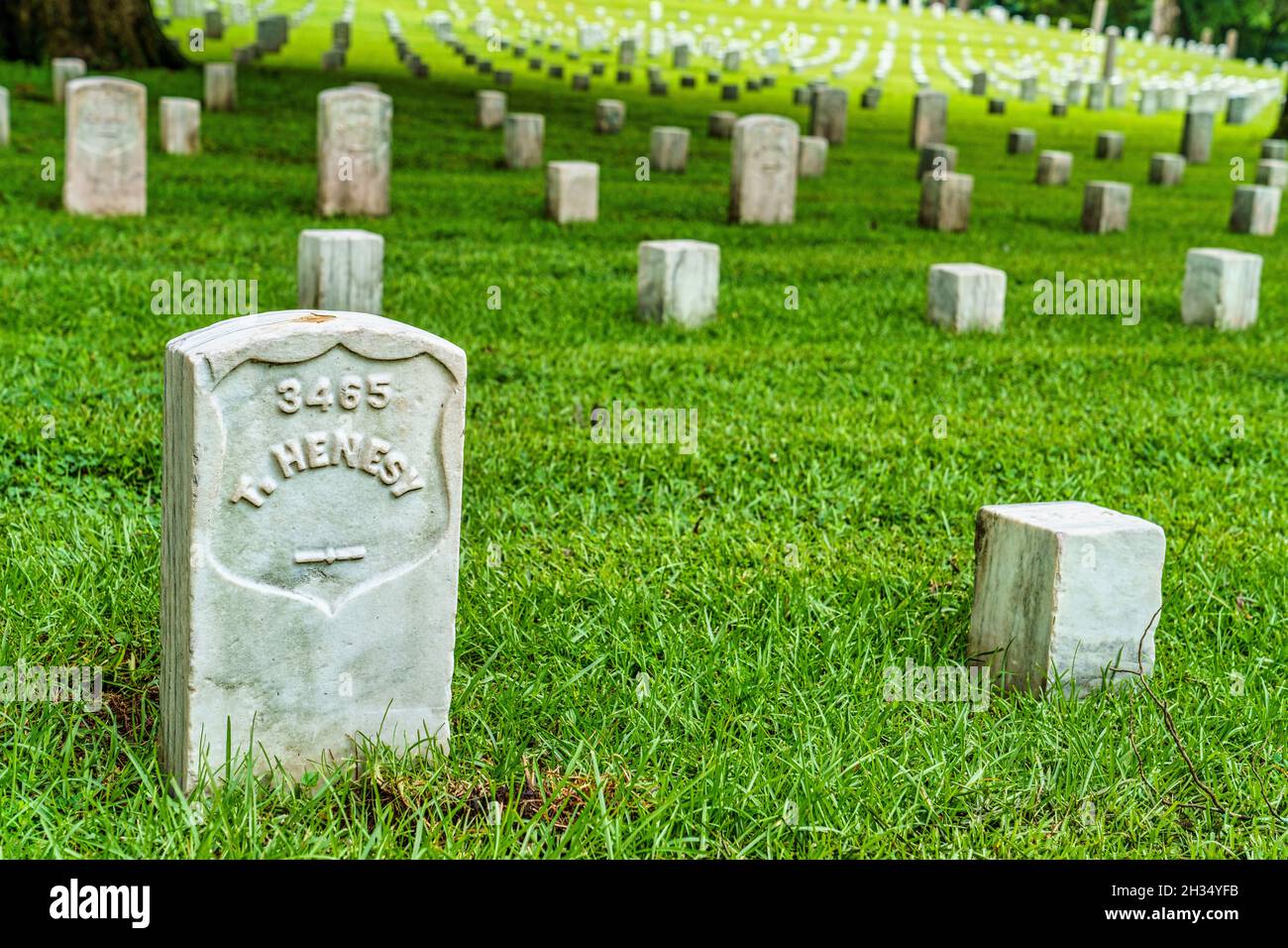Known and unknown soldiers gravesites in the Shiloh National Cemetery ...