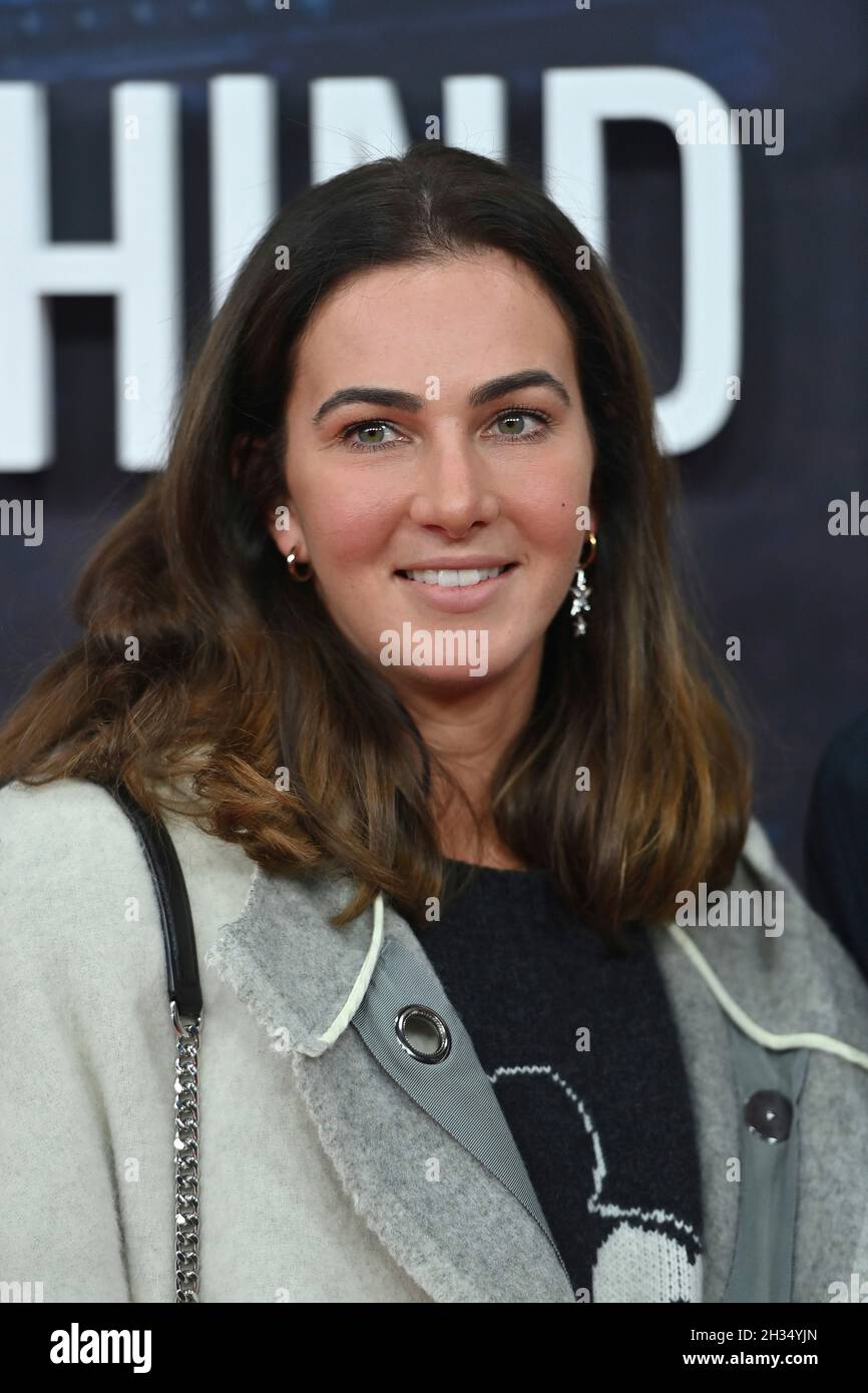 Lisa MUELLER (wife of Thomas MUELLER), single image, trimmed single ...