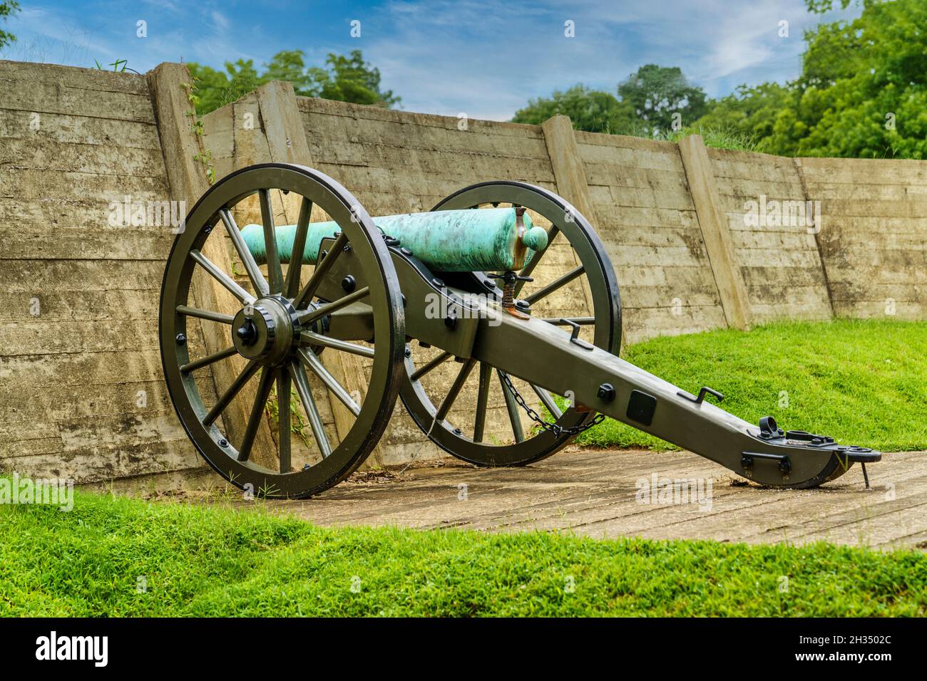 Display of cannon and battlement outside the Corinth Civil War ...