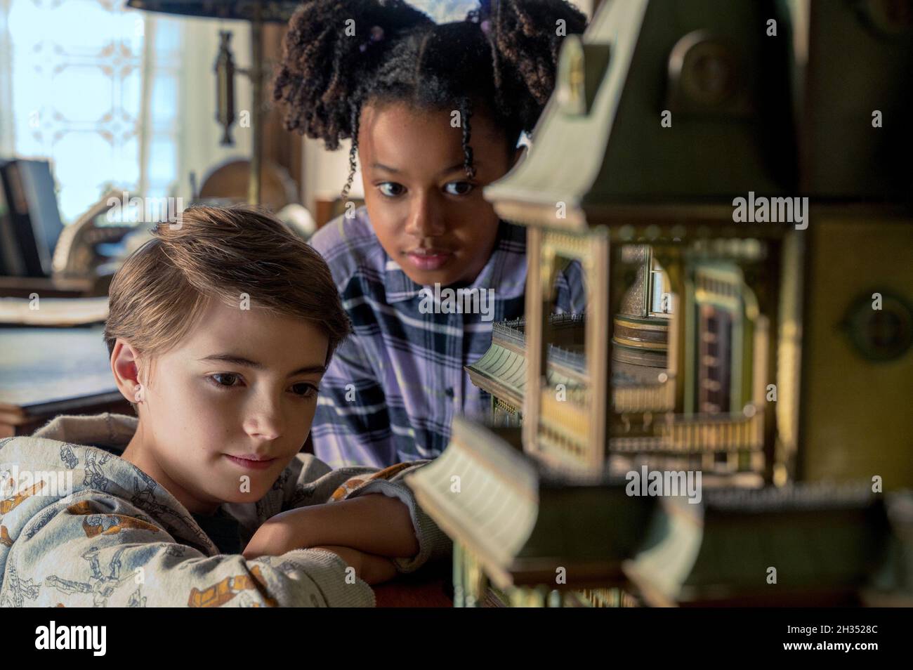 LOCKE & KEY, (aka LOCKE AND KEY), from left: Jackson Robert Scott ...